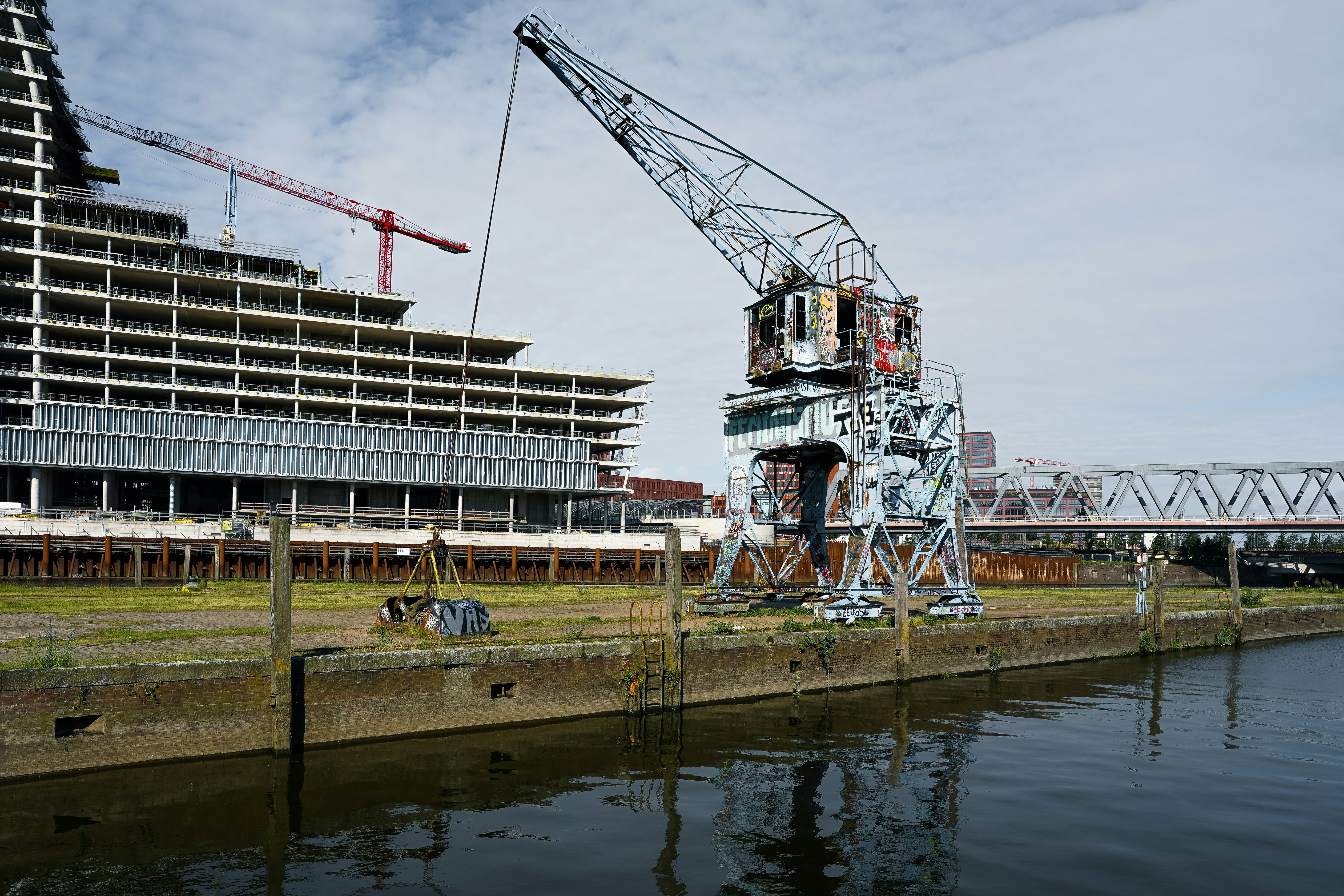 Harbor Crane at Rest Over a Quiet Waterside Construction Site