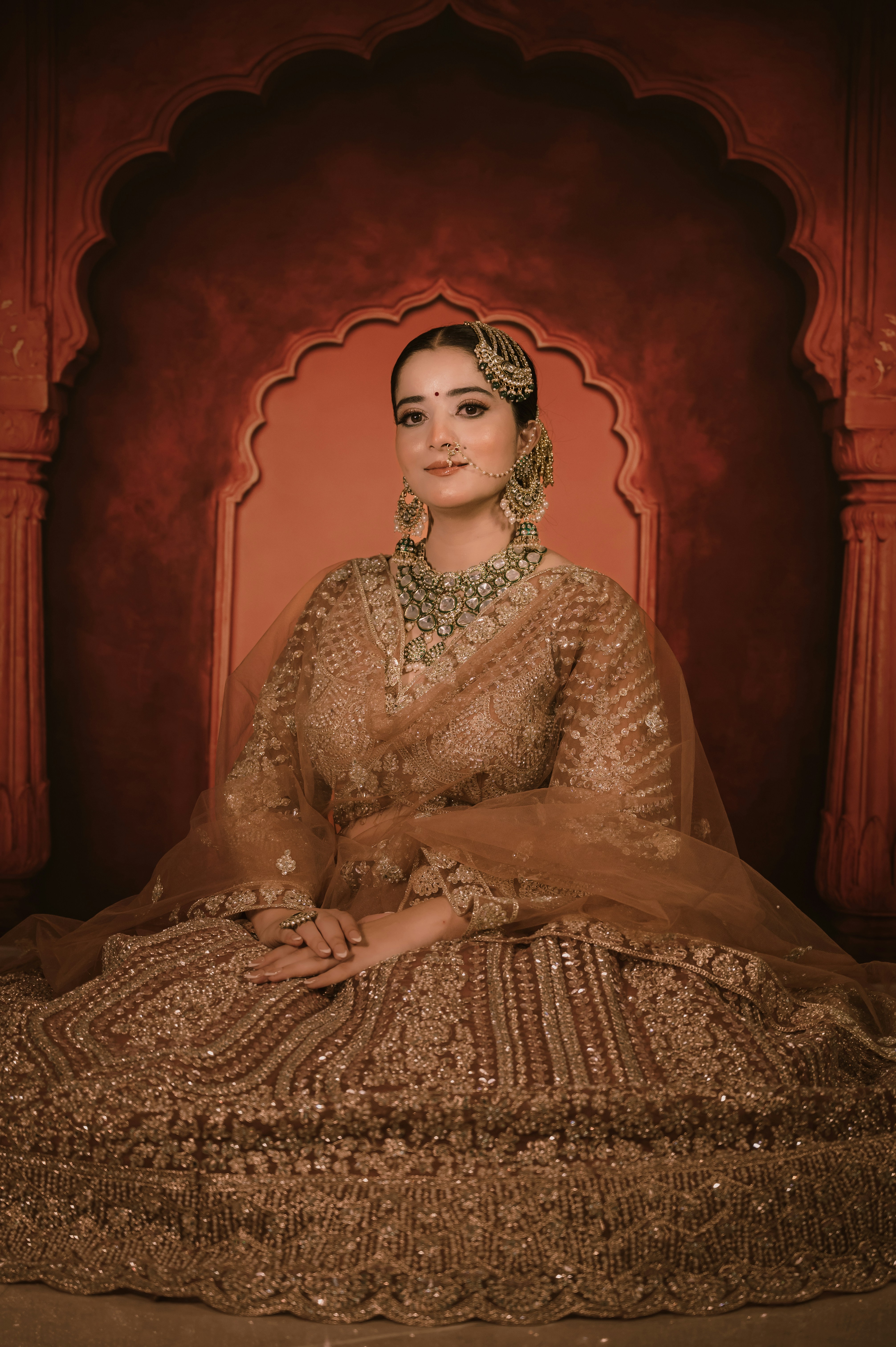 Embellished Elegance: Royal Portrait in Archway Fragrance of Gold