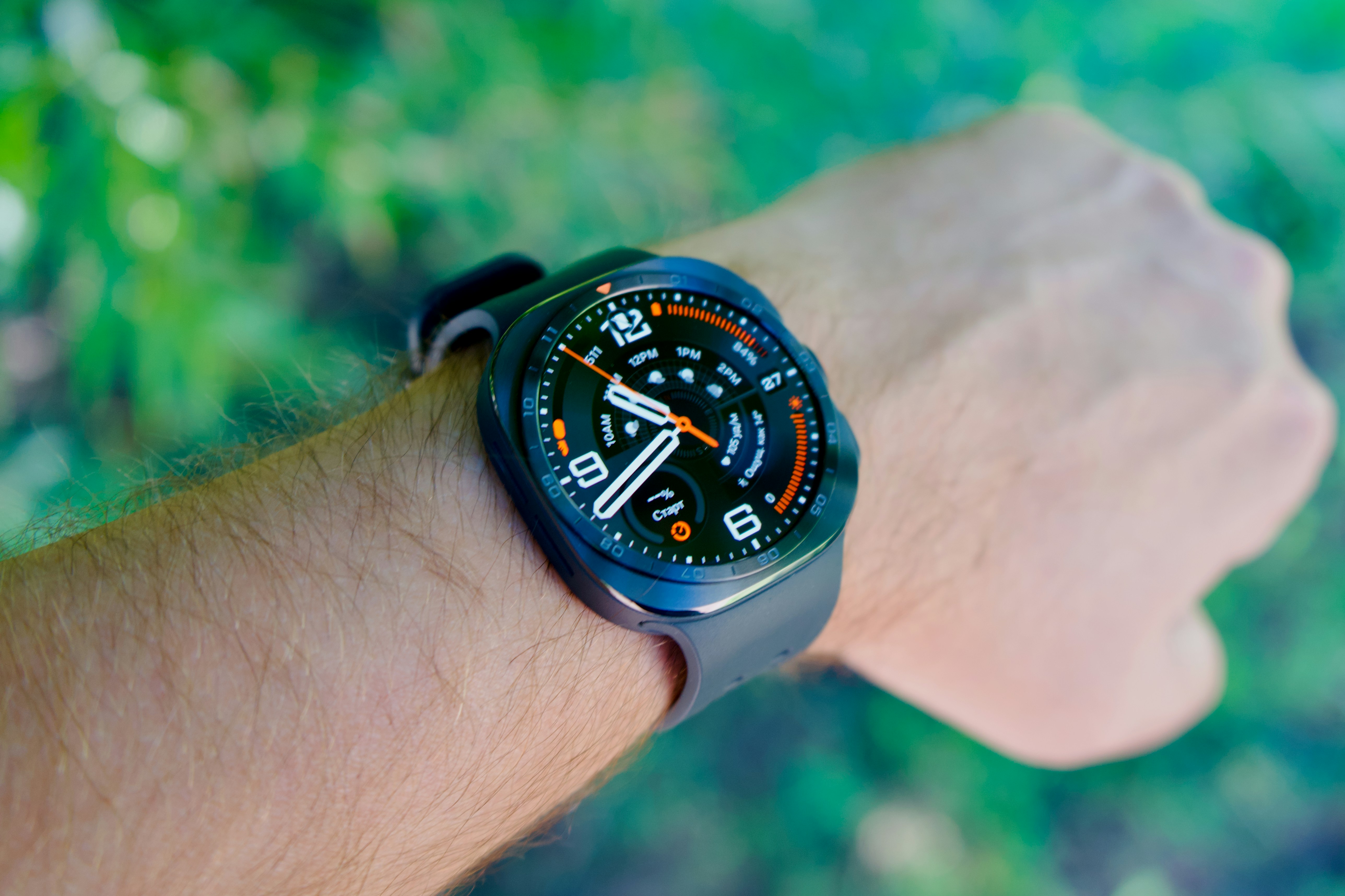 Time on the Wrist: A Close-Up of a Modern Rotating Bezel in Motion