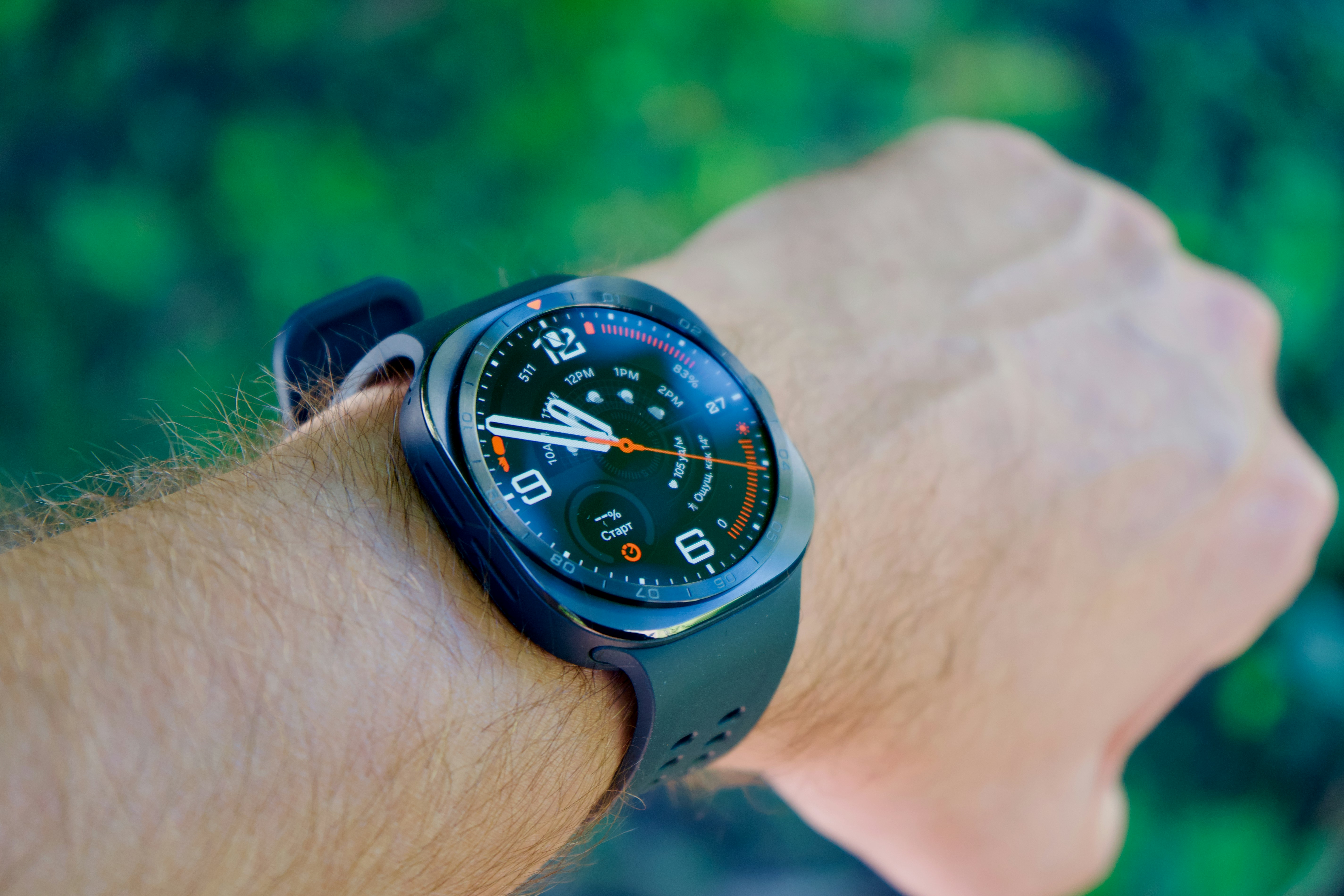 Time on the Wrist: A Close-Up of a Modern Smartwatch in Focus