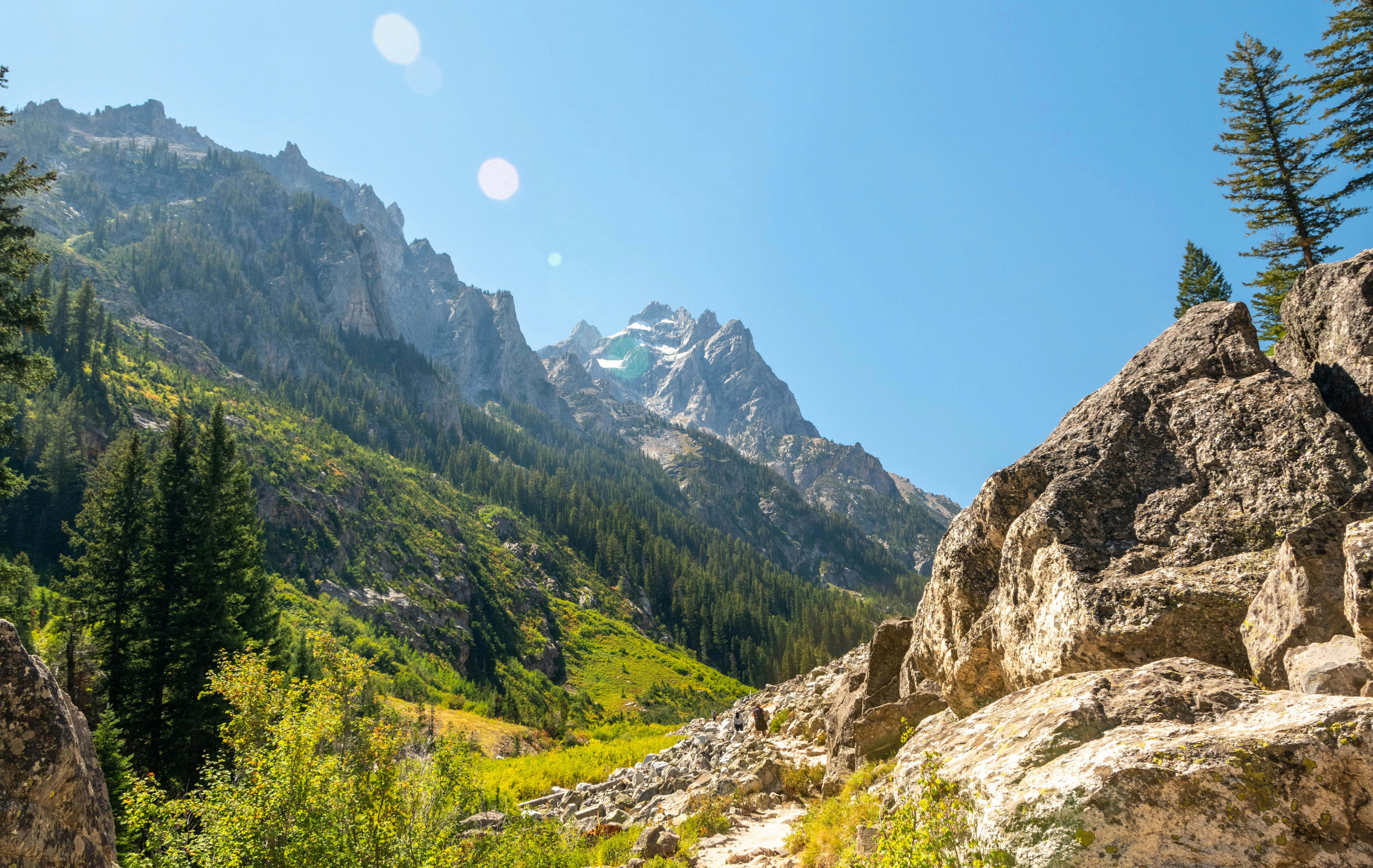 A Sunlit Alpine Passage Framed by Gaunt Granite