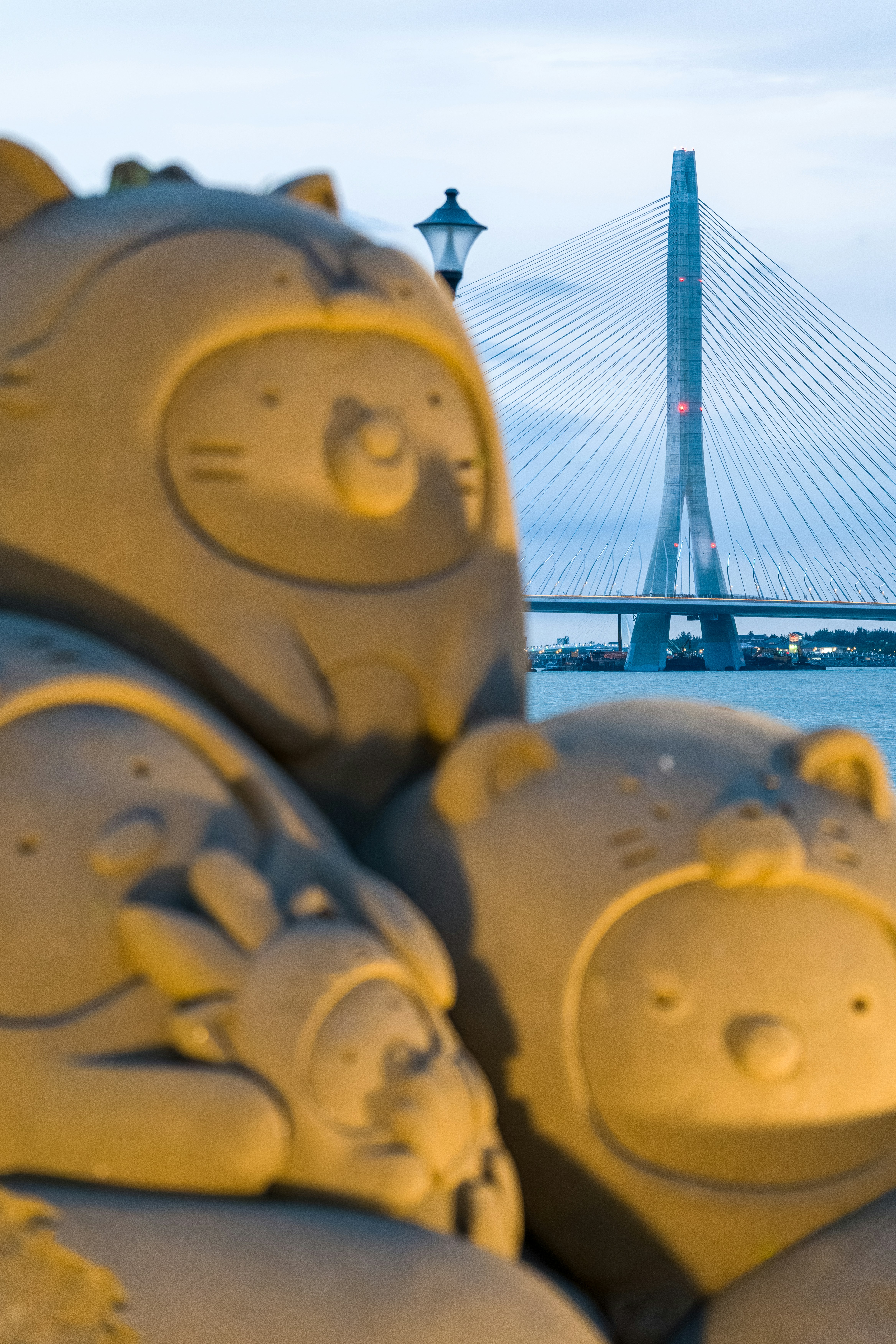 Gilded Bubbles and a Spanned Landmark
