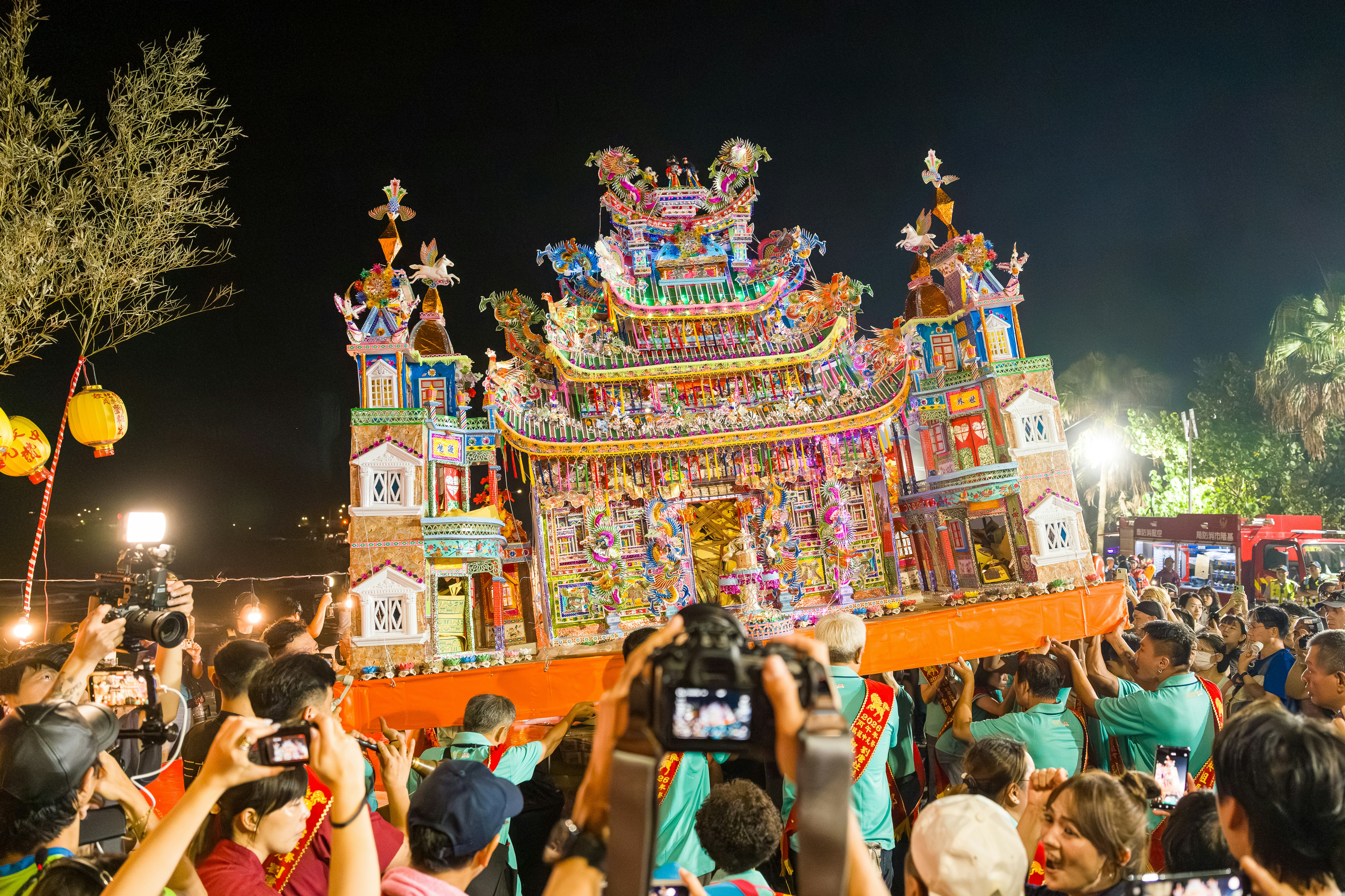 Vibrant Night Procession: The Carved Temple Carriage Draws the Crowd