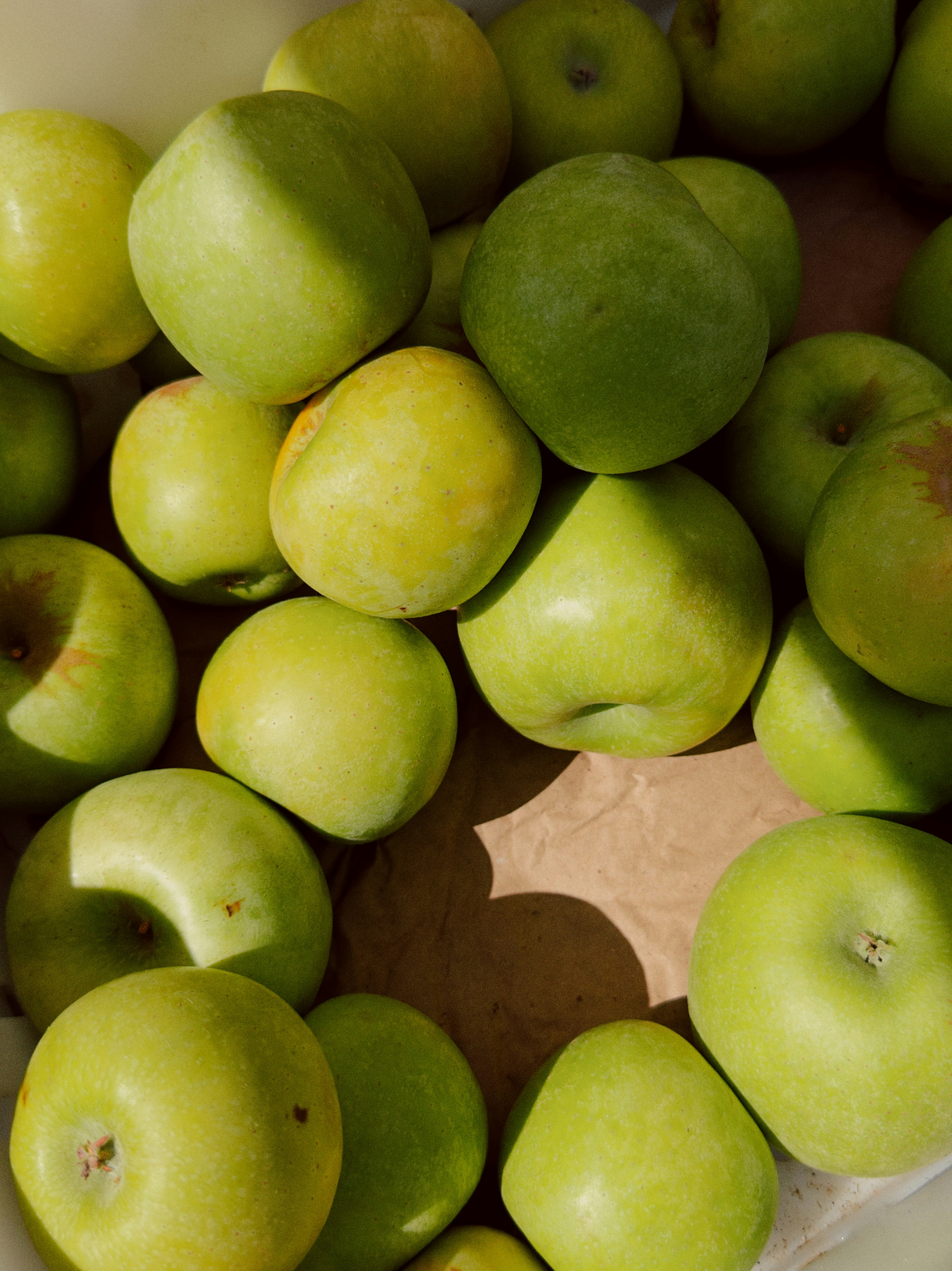 Emerald Bounty: Close‑Packed Green Apples