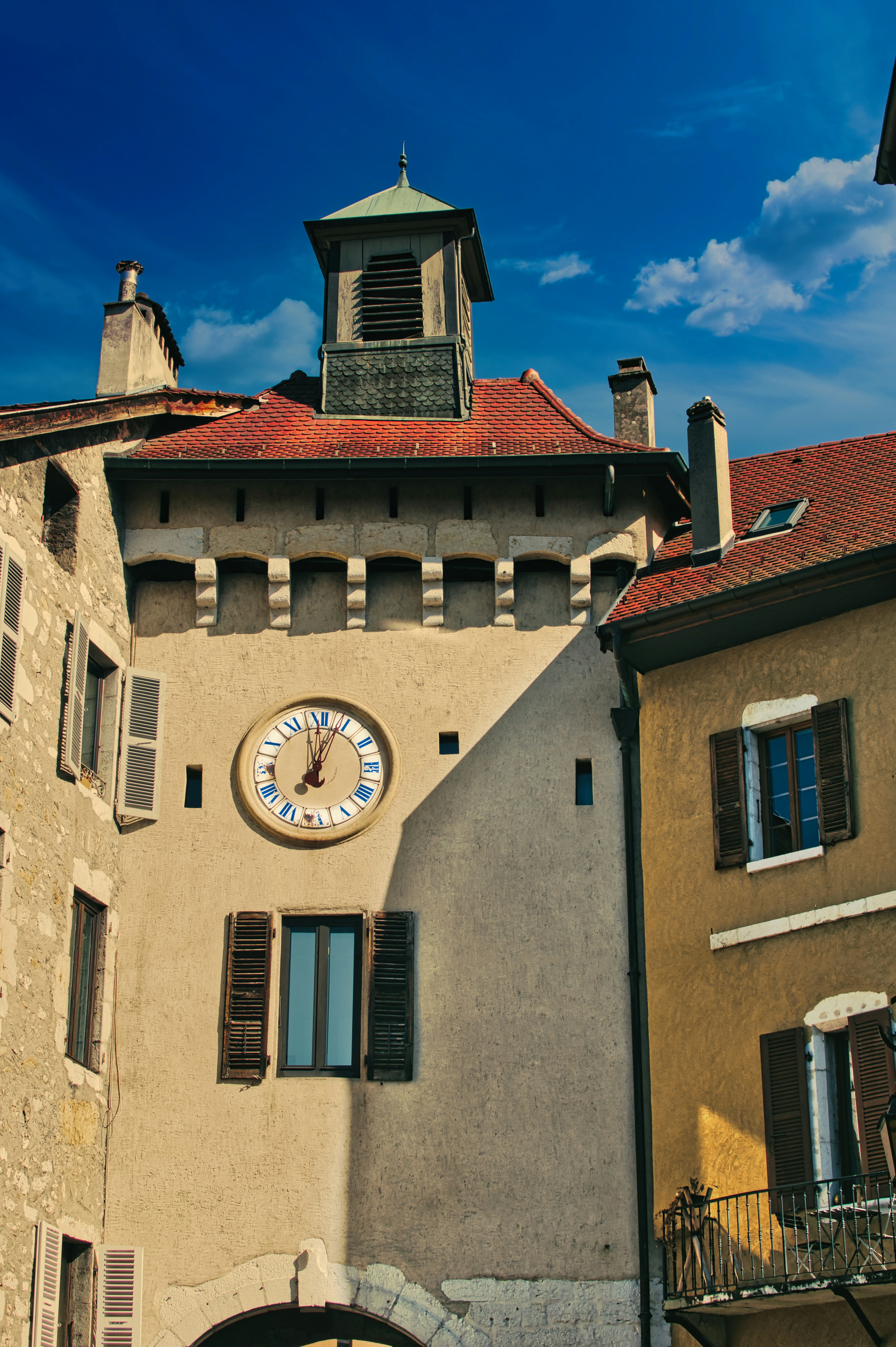 Clock Tower Overhang: Sunlit Facade and Shadow Play