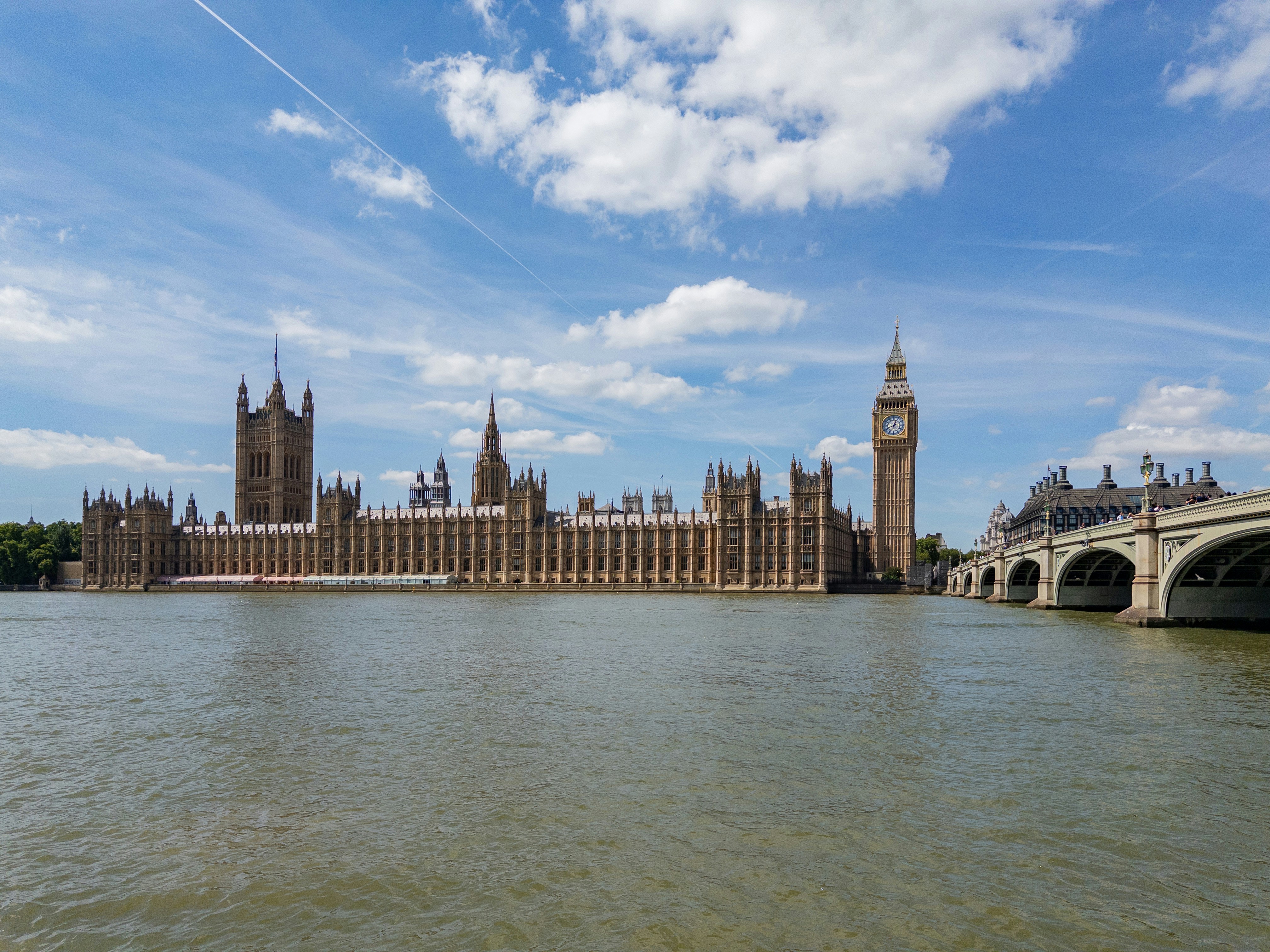 London Waterfront: Parliament, Big Ben and Westminster Bridge Across the Thames