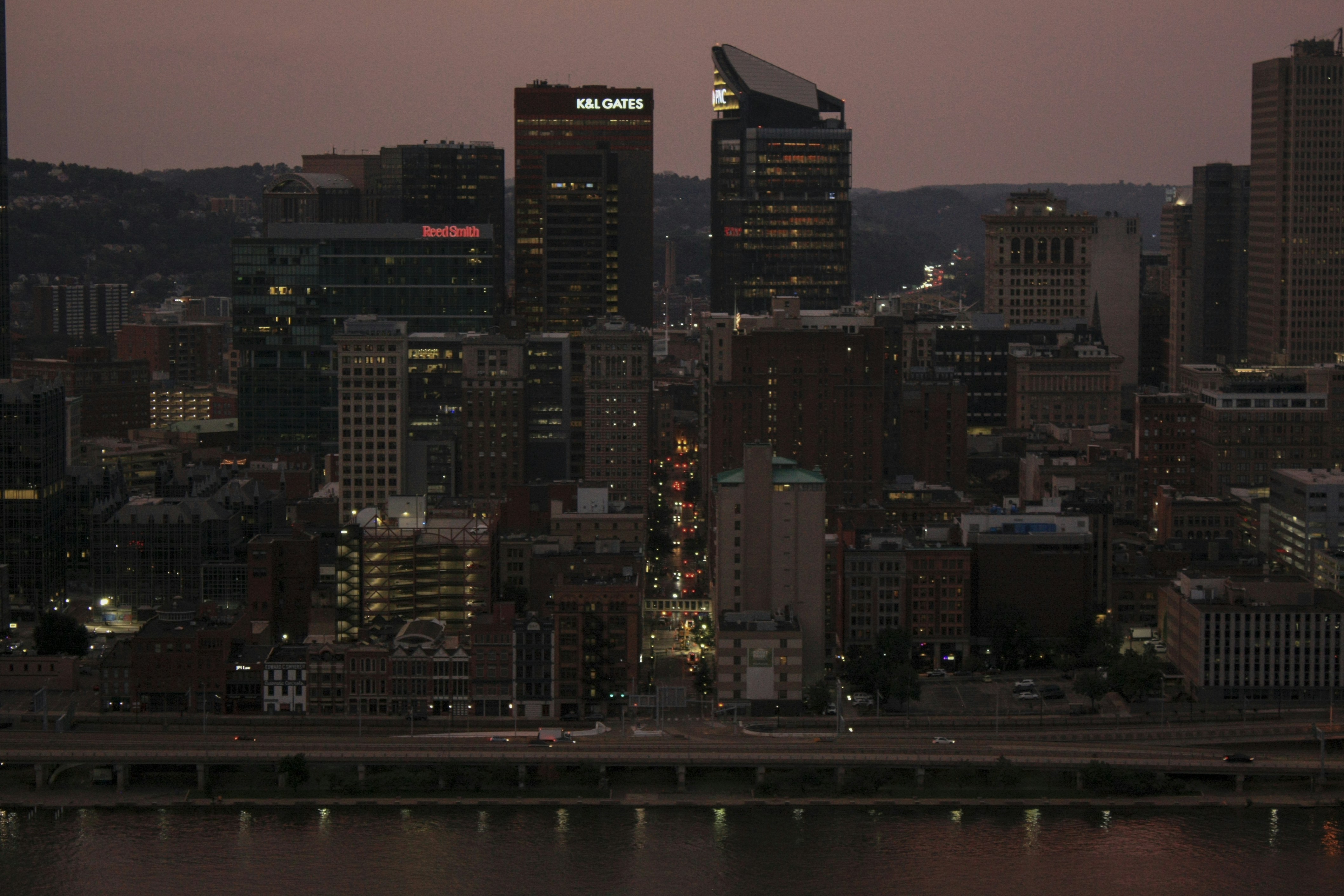 Dusk Over the Riverfront: A Quiet Moment Between Towers