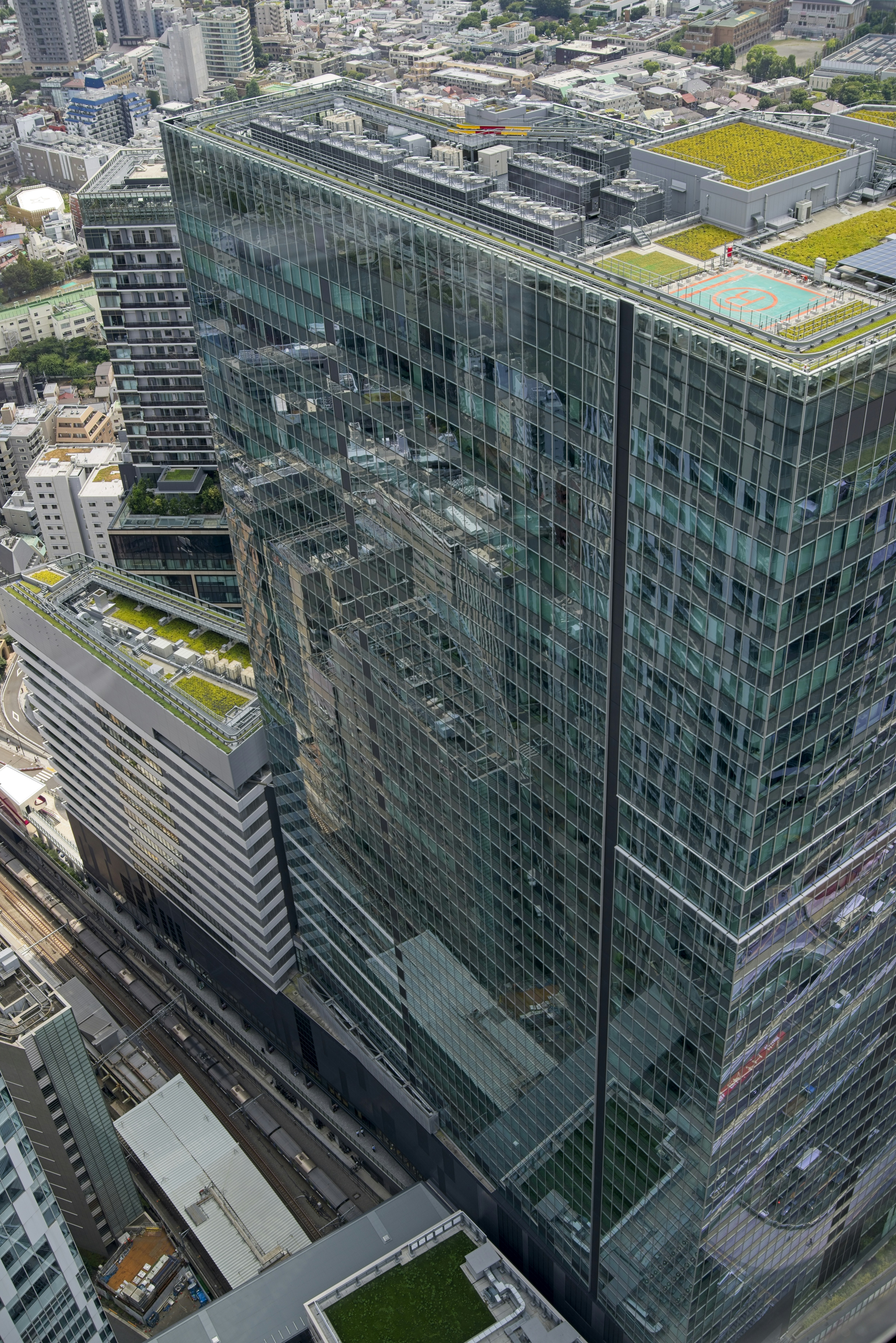 Skyward Glass: A Glass-encased Giant Rises Over the City