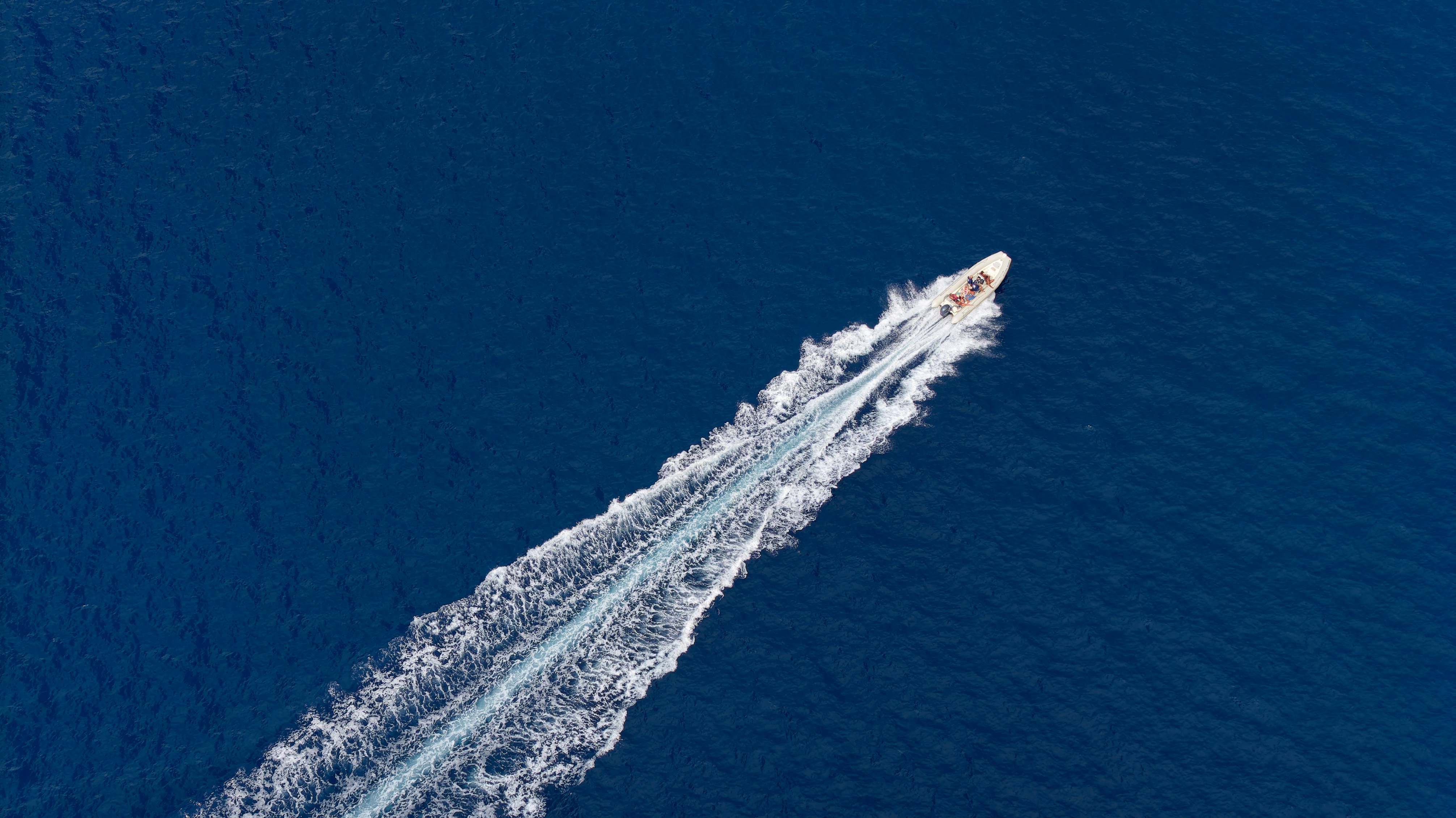 Venture Across Blue: A Speedboat Slice Through Open Sea