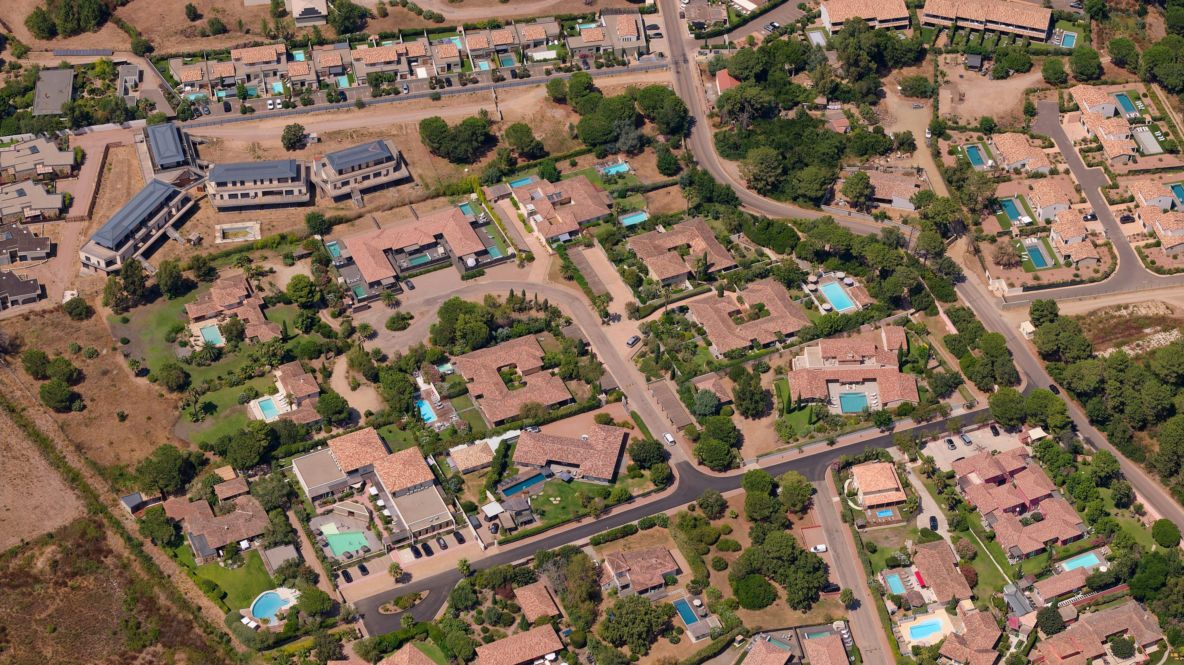 Suburban Mosaic: A bird’s-eye view of sunlit cul-de-sacs