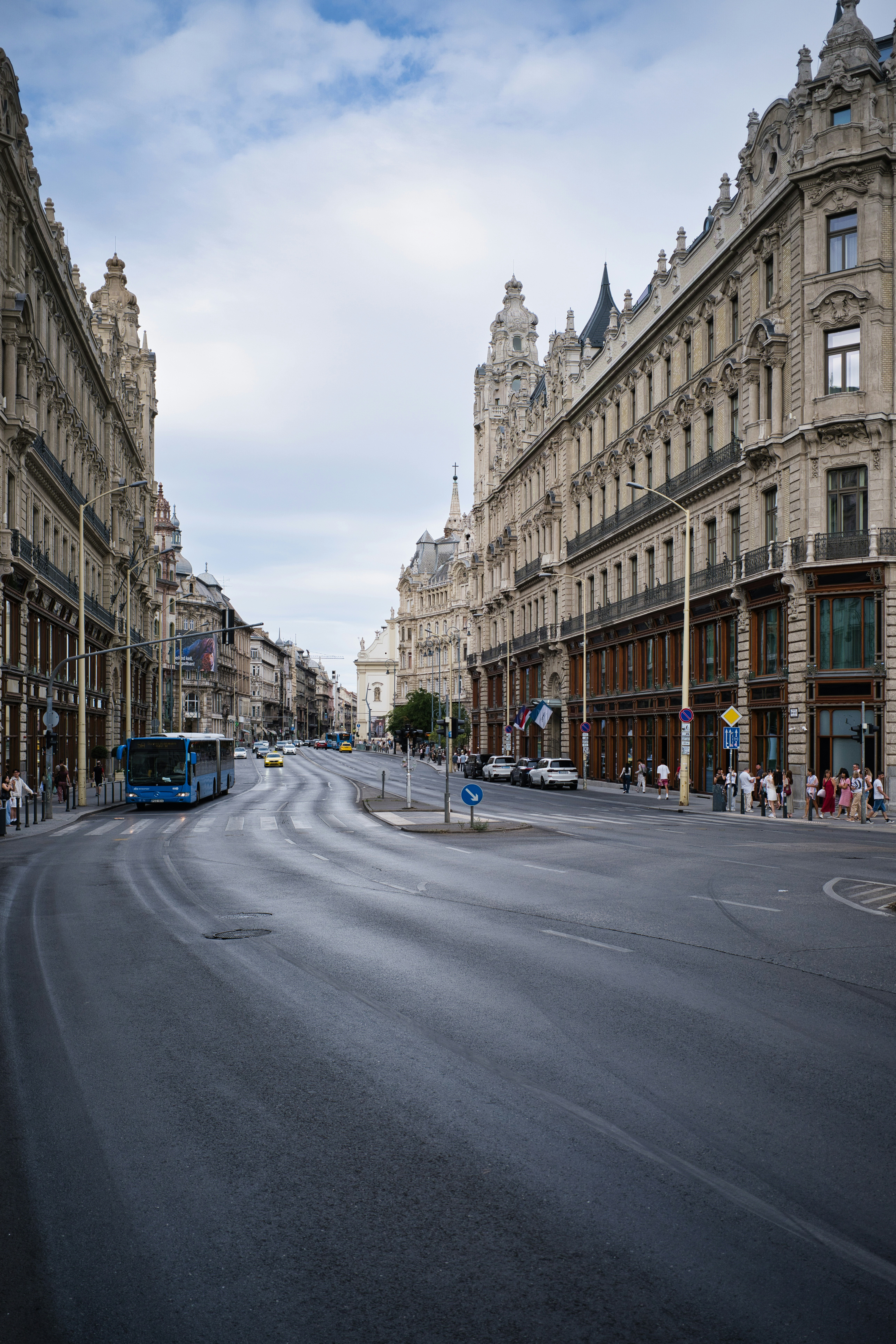City Boulevard in Morning Light: Ornaments of Stone Echo a Quiet Pulse