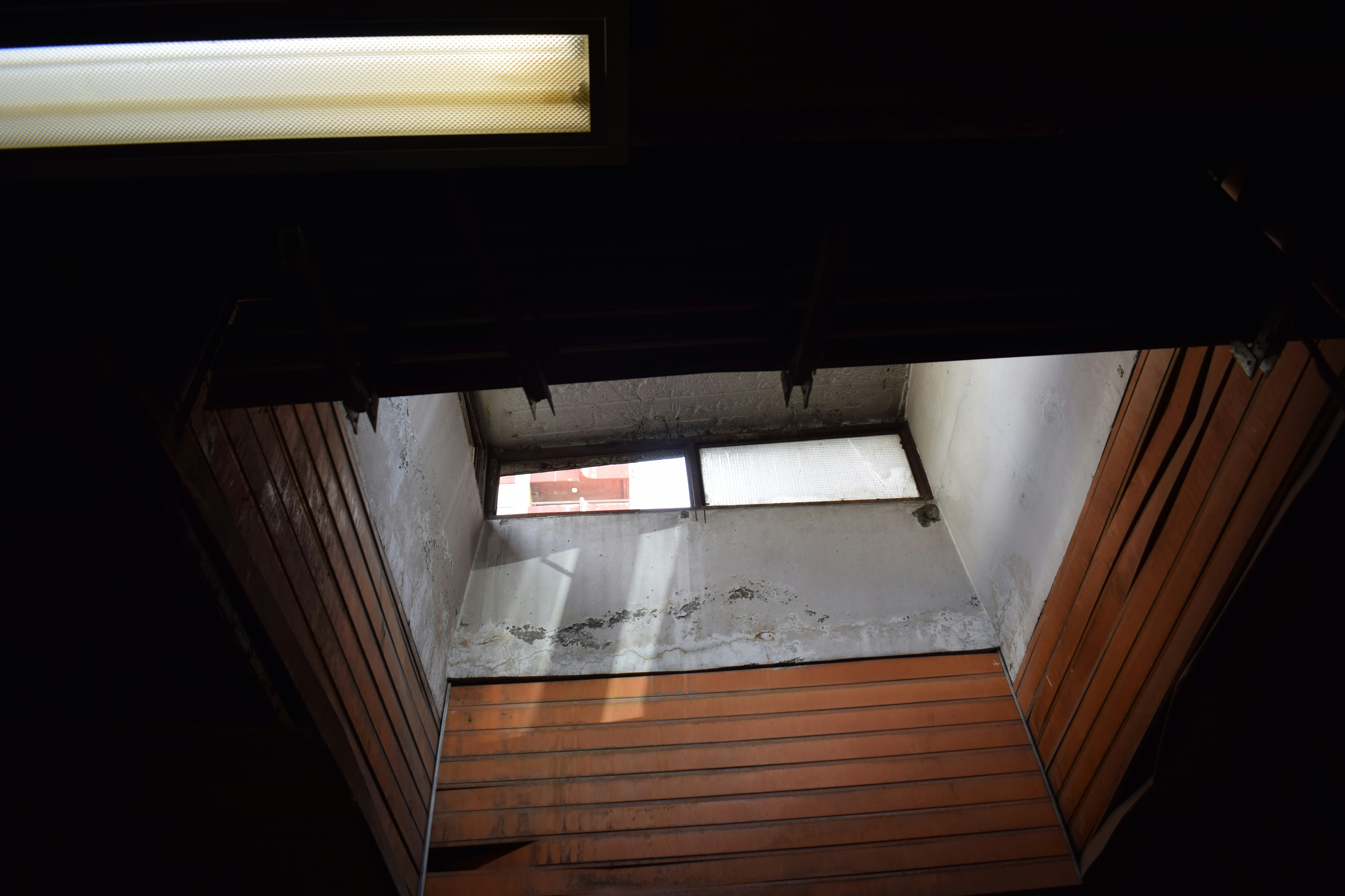 A Sunlit Hatch: Narrow Window and Ridges in a Dim Corridor