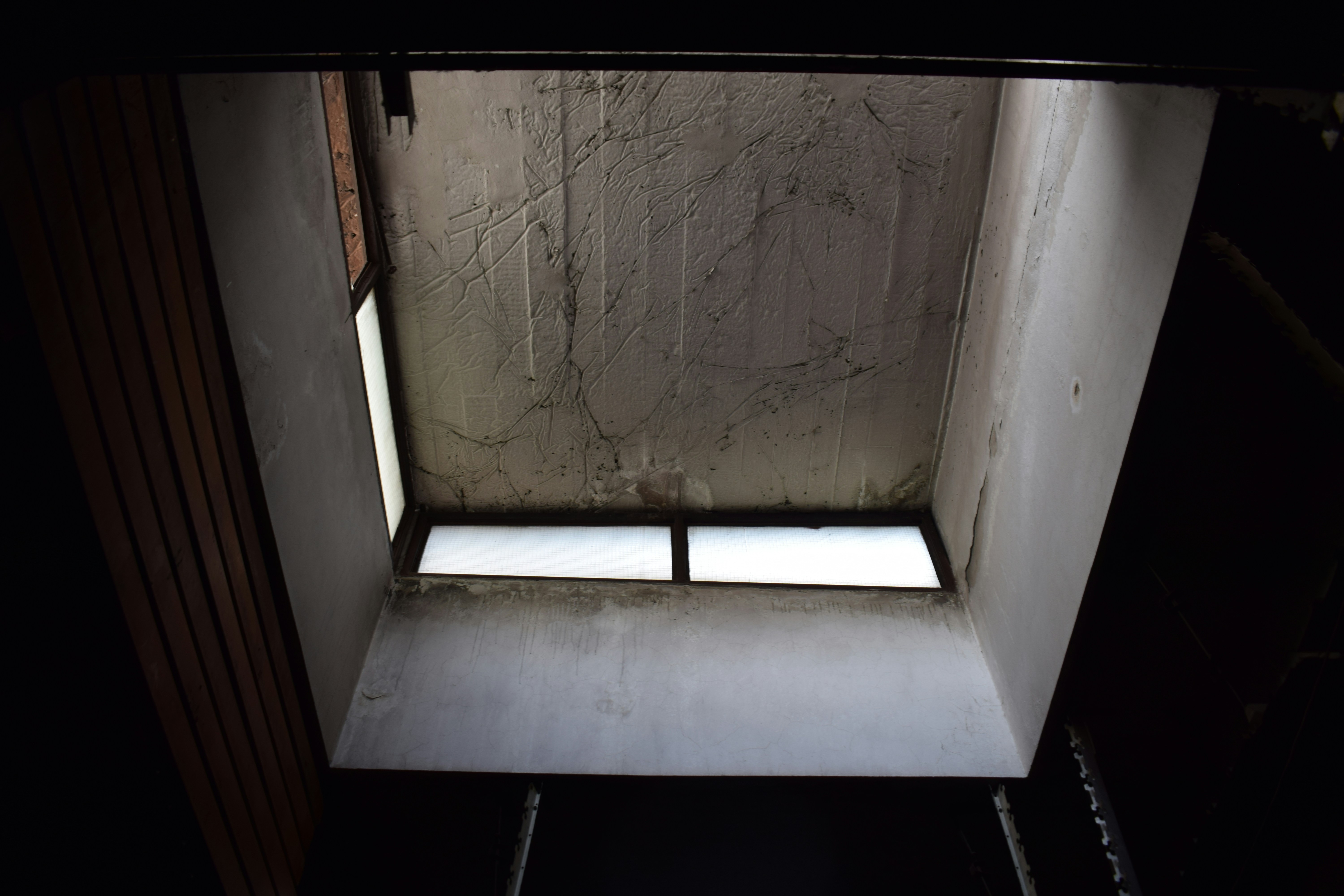 Architectural Lightfall: A Rectangular Skywell in Shadowed Walls