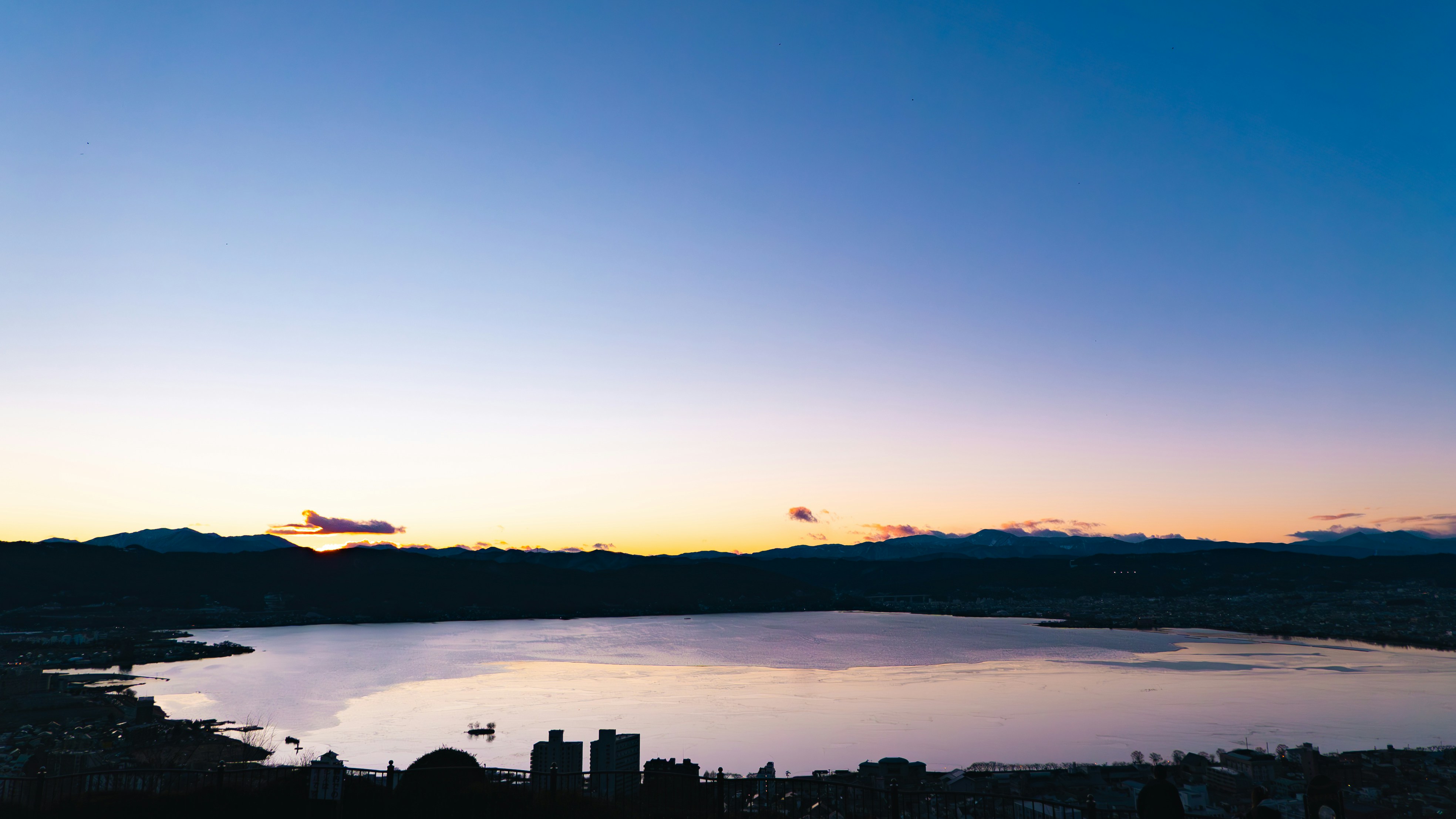 Dawn Over a Quiet Reservoir: Distant Horizon and Soft Water