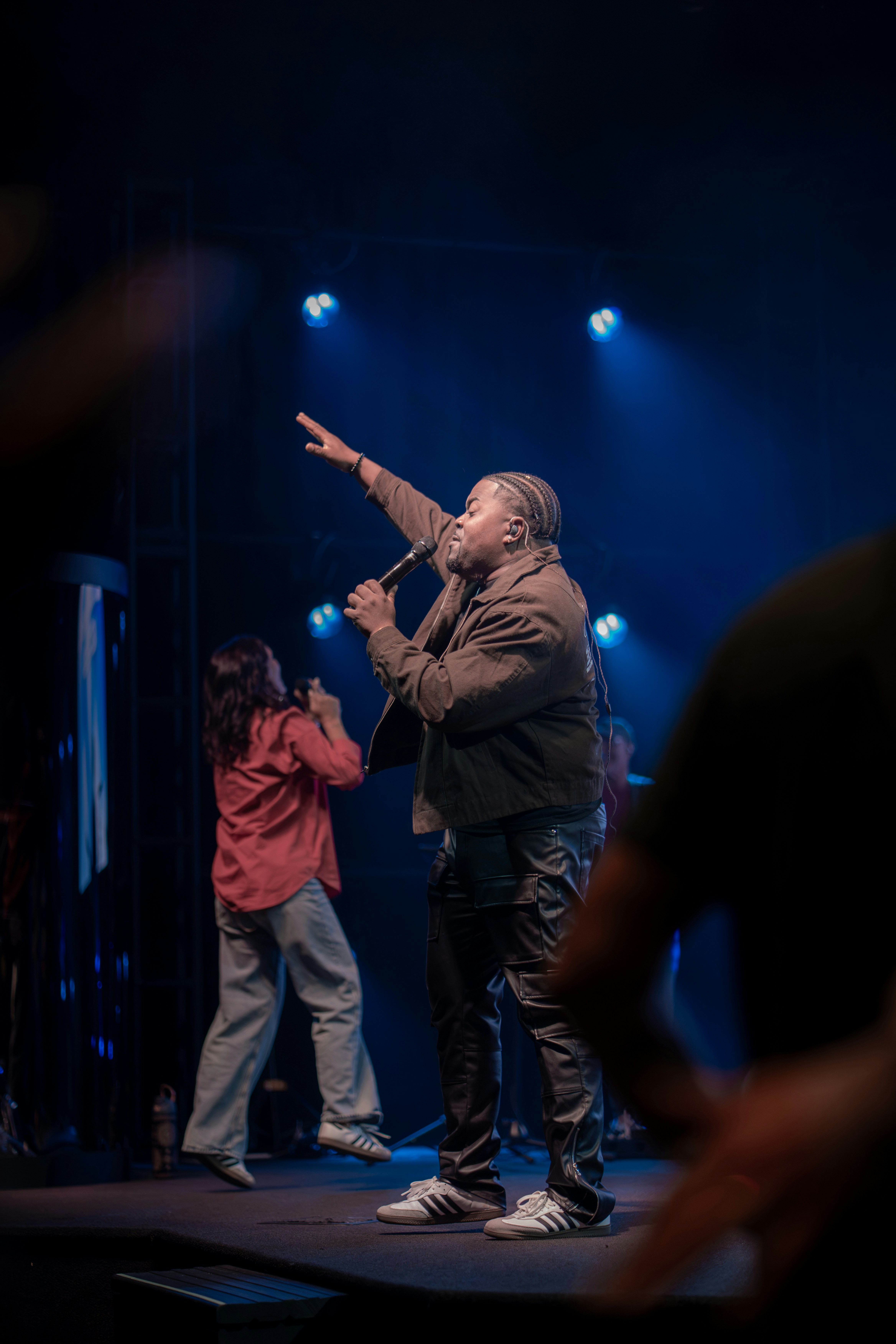 Mid-Stage Momentum: The Lead Singer with Raised Arm