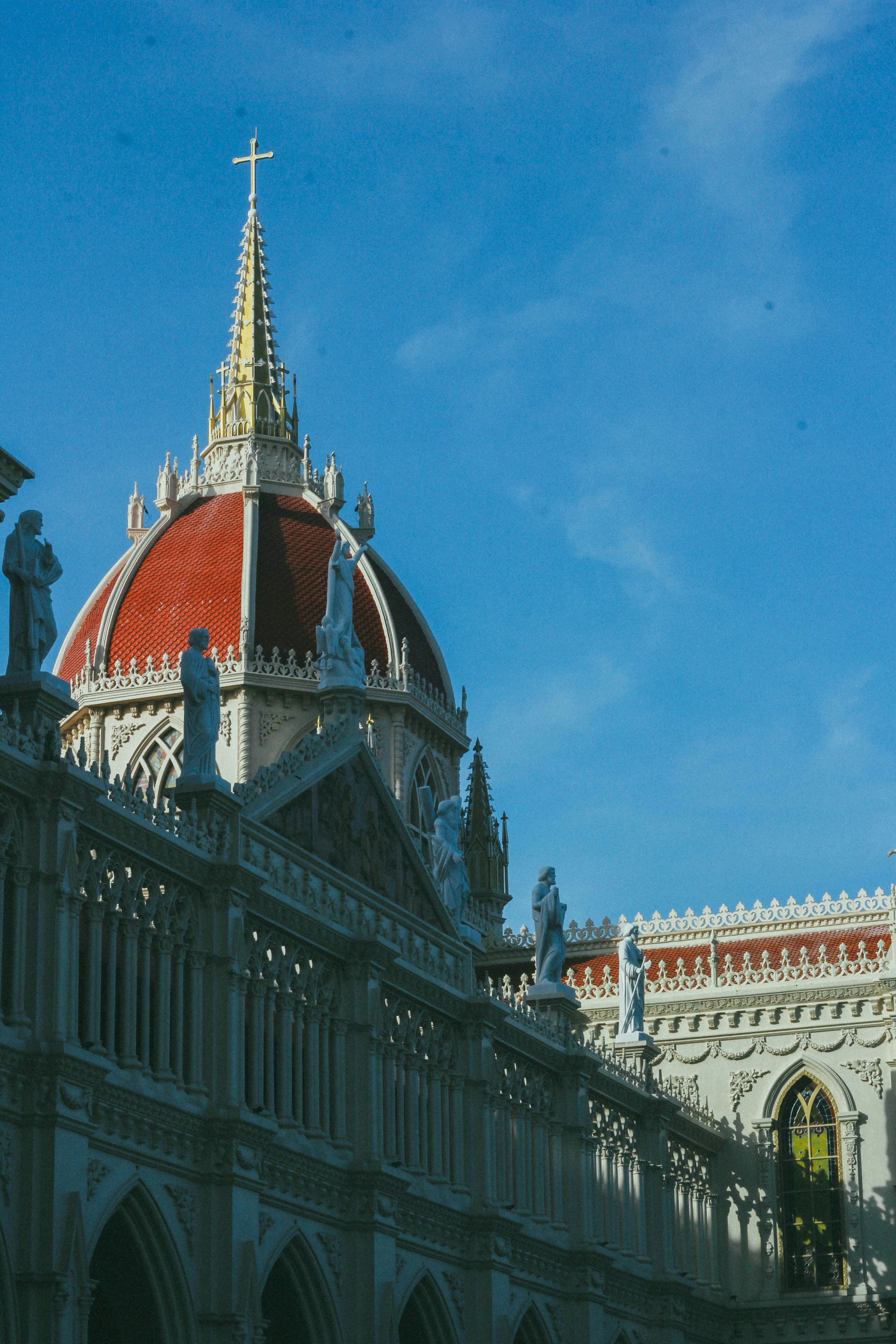 Cathedral Dome under a Clear Sky: Gothic Detailing Meets Sunlit Facade