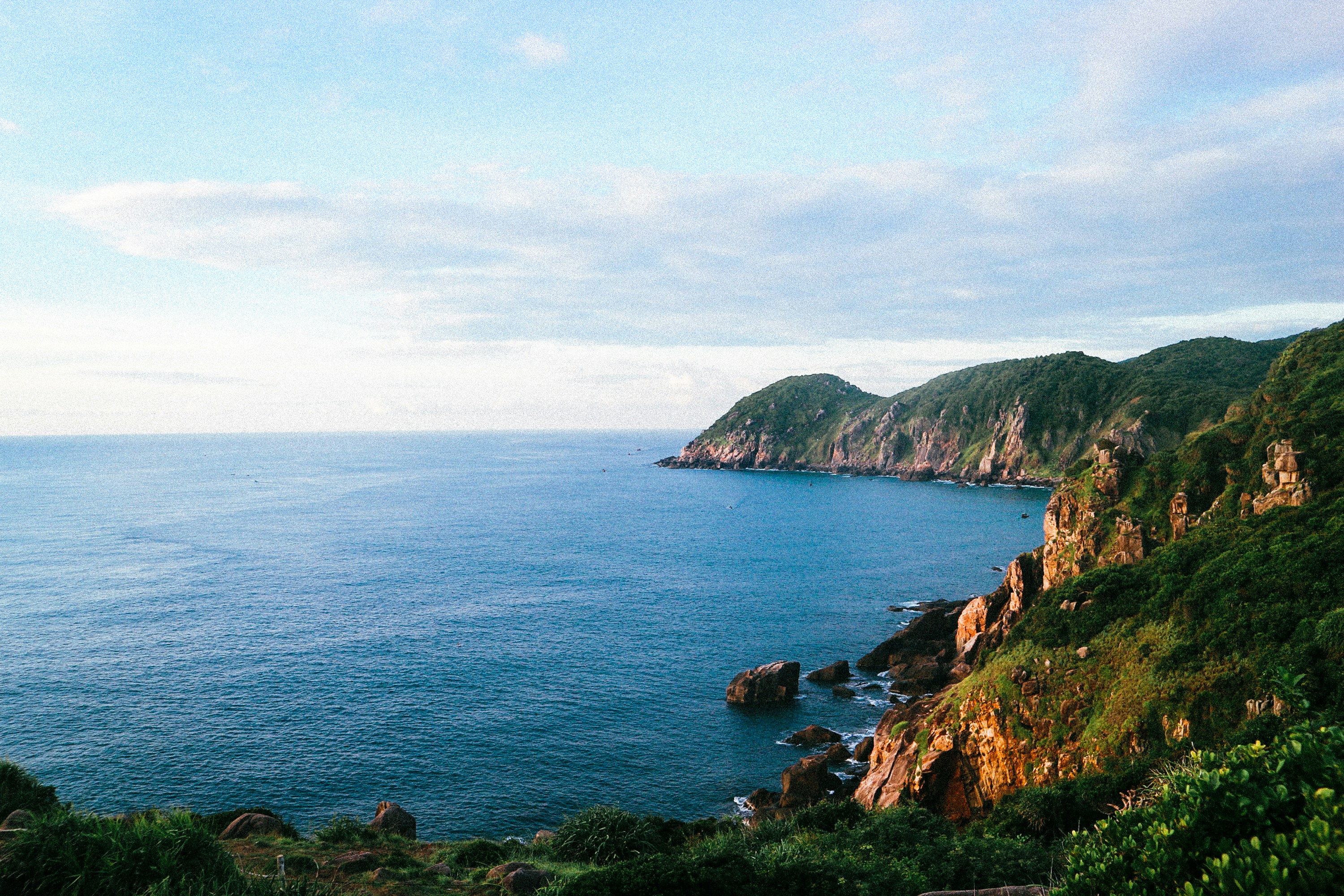 Cliffside Horizon: Sunlit Coastline in Quiet Slope