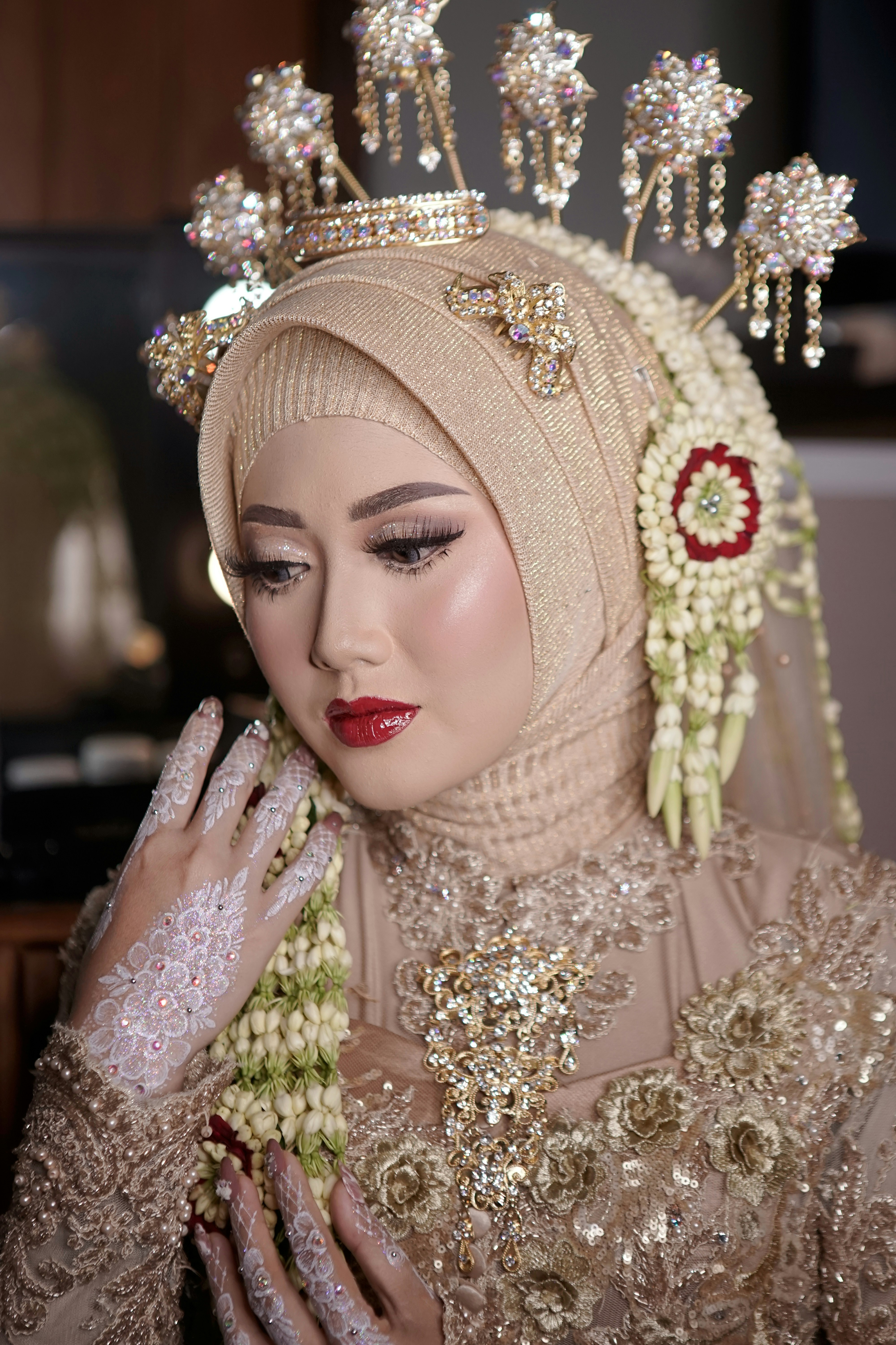Regal Bride in Pearl Mantle: A Moment of Quiet Glamour