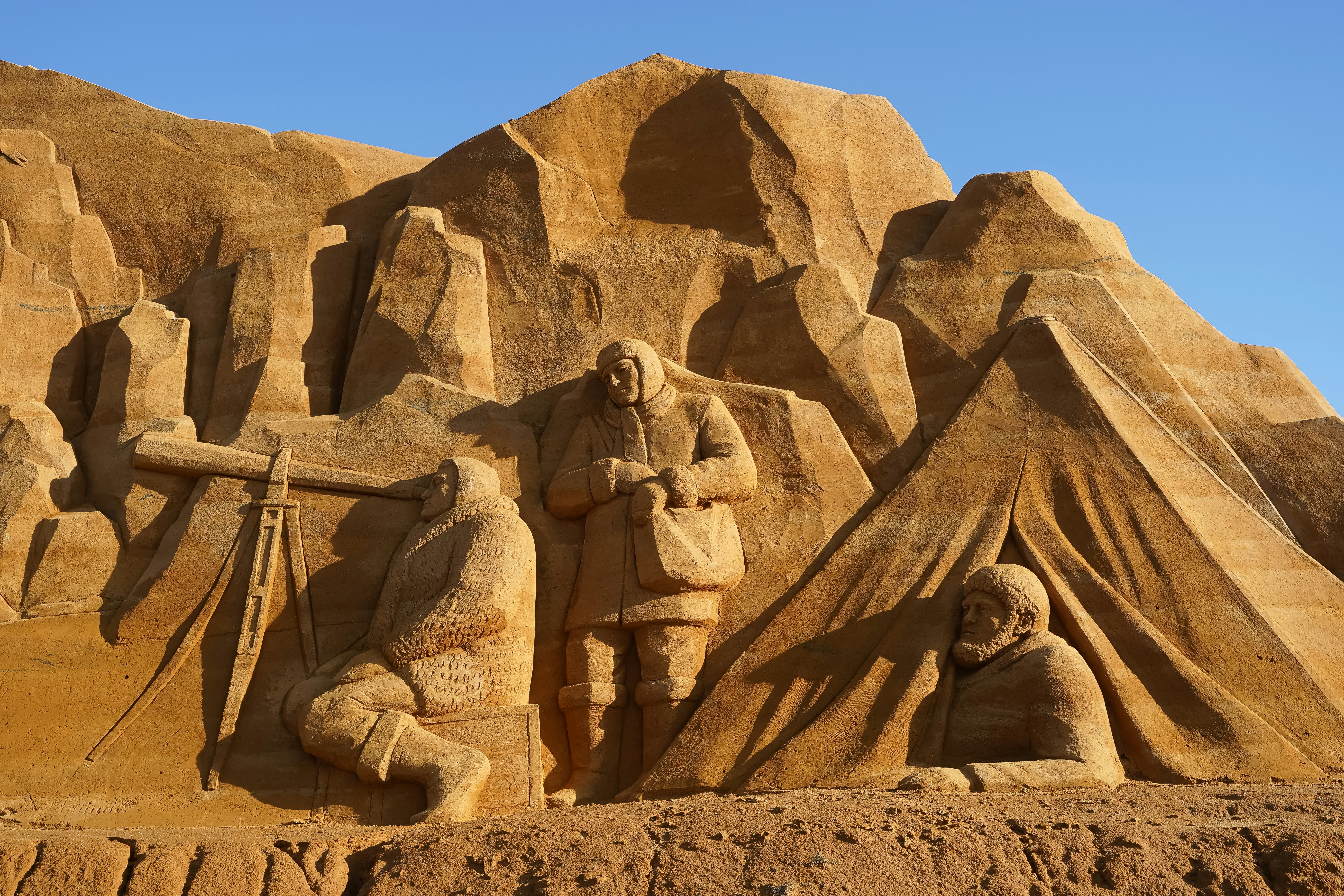 Sculpted Oasis: A Timeless Sand Sentinel Ensemble