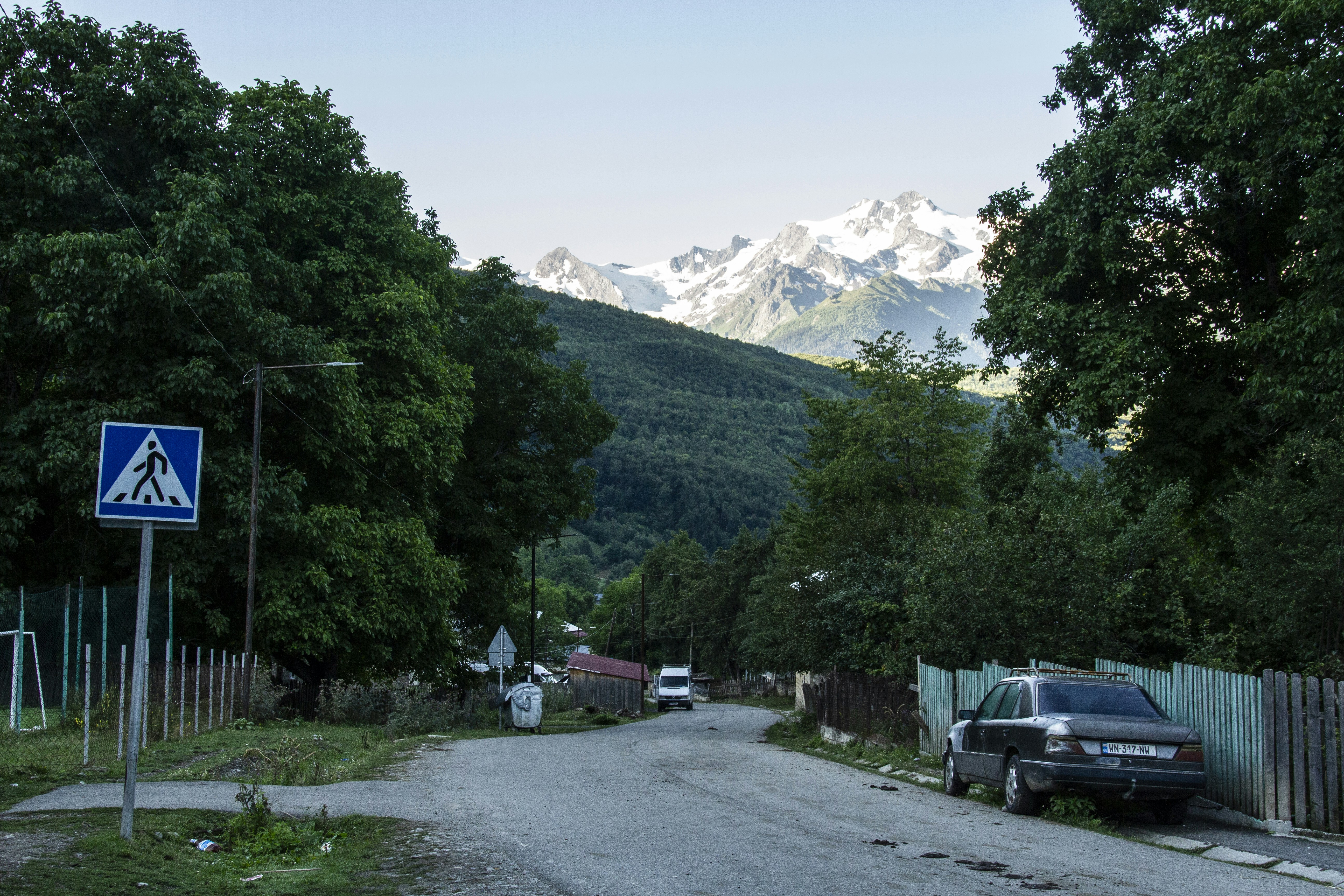 Mountain Road Katarina: A Quiet Valley Approach