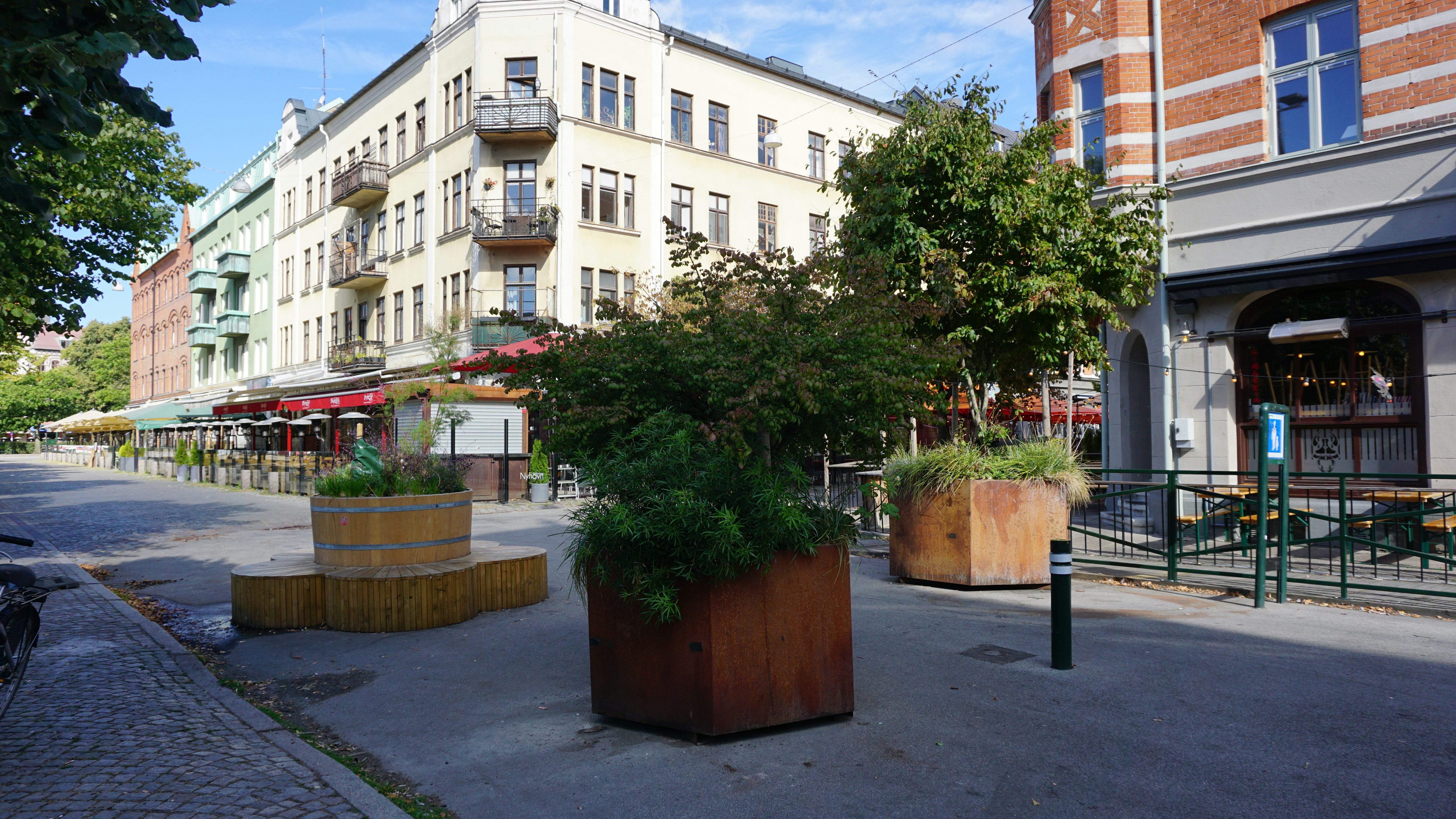 Urban Courtyard Greens: Planters Framing a Quiet Street