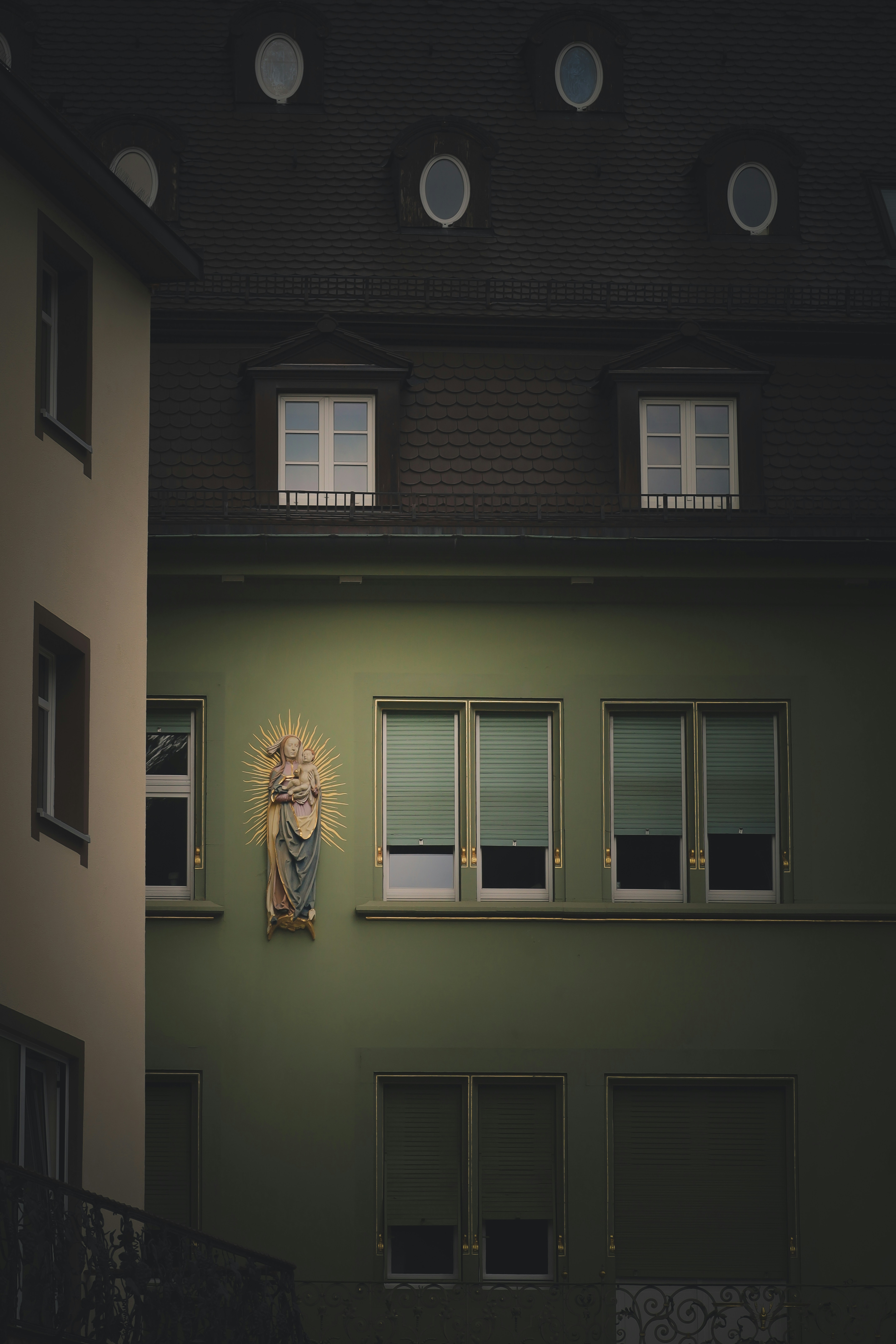 Saintly Facade: A Quiet Convergence of Green Wall and Windowed Quietude