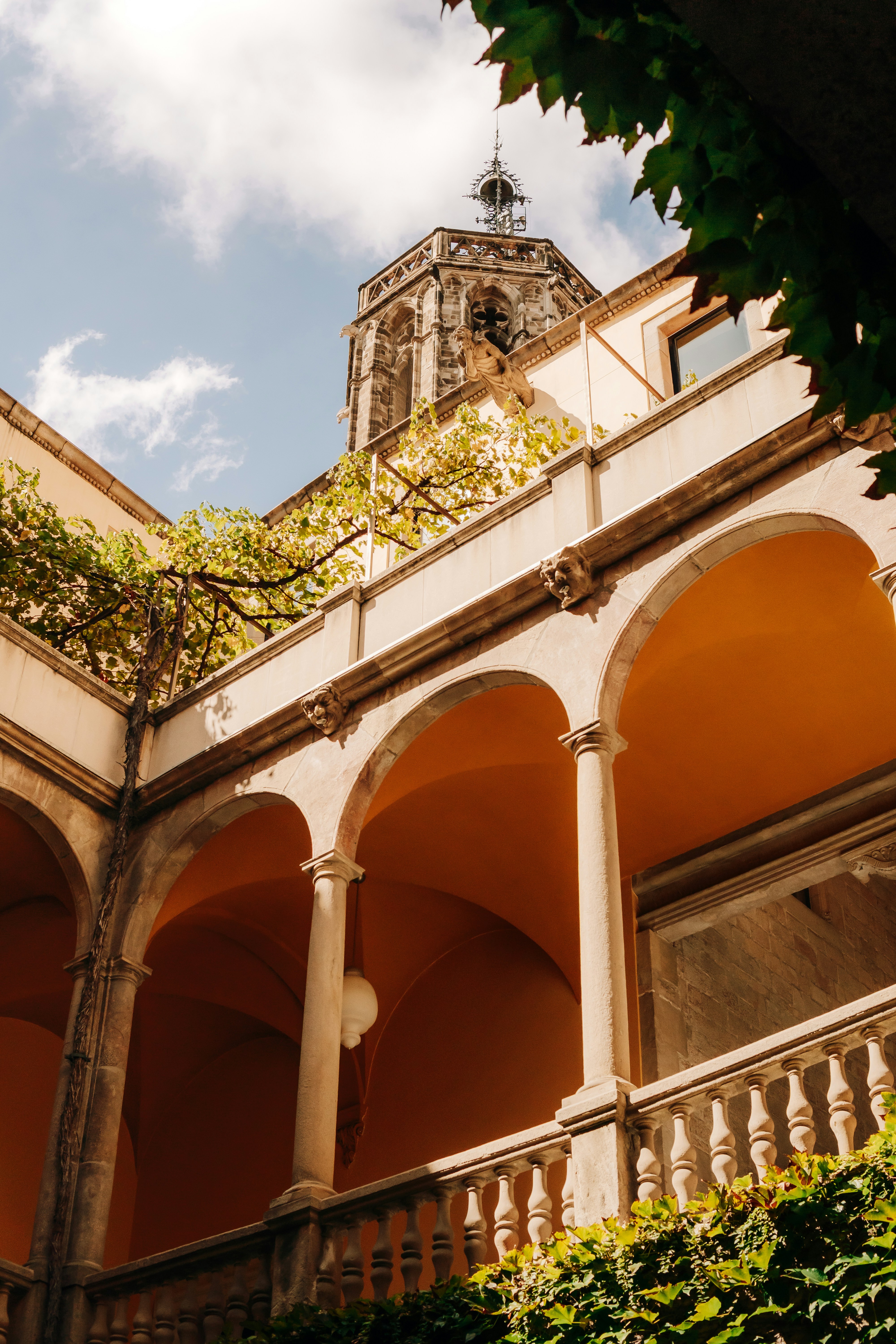 Arcaded Terrace under a Clocked Vertex
