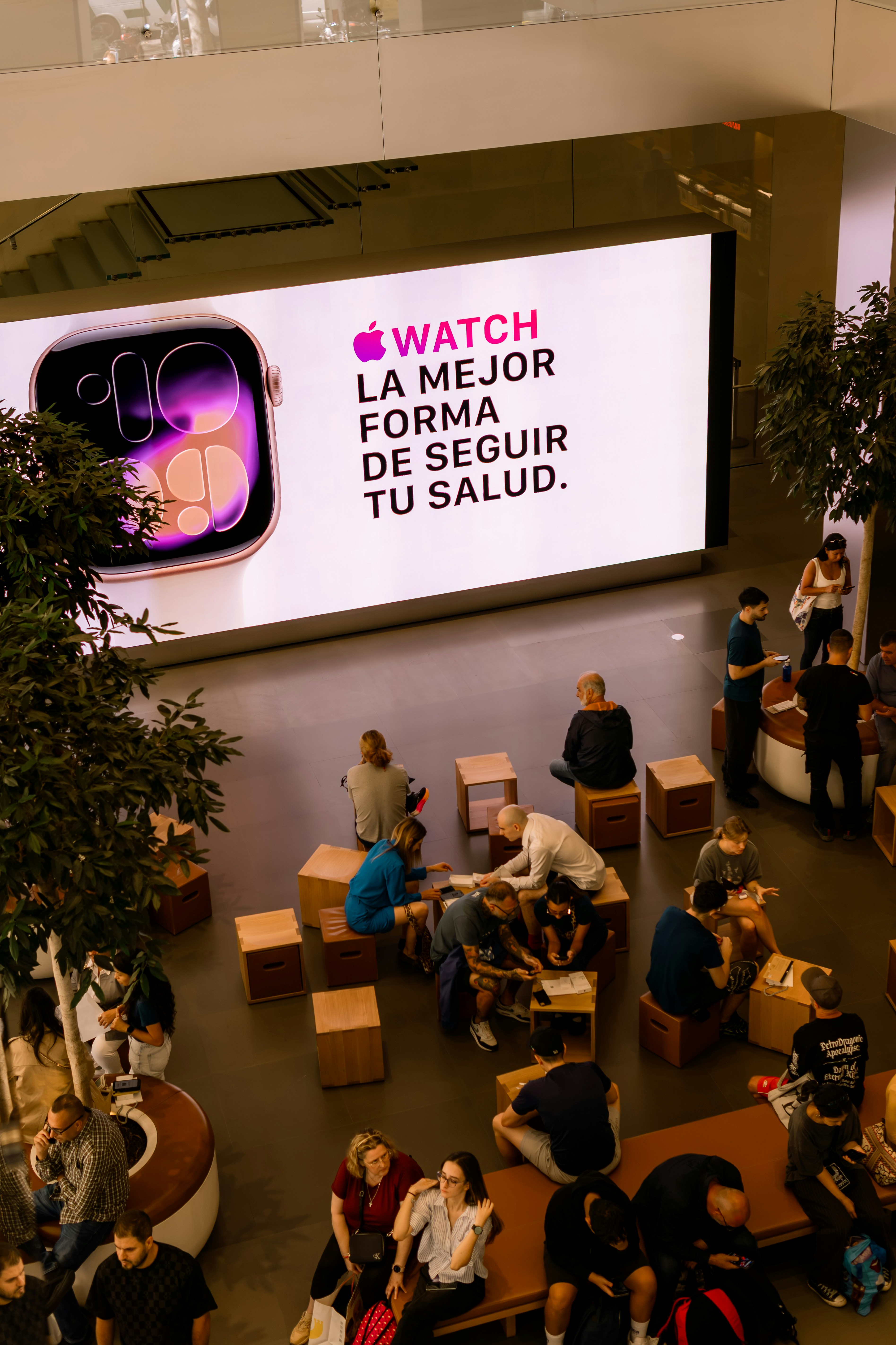 Apple Watch Display Wall Casts Double Spotlight Over a Social Hub