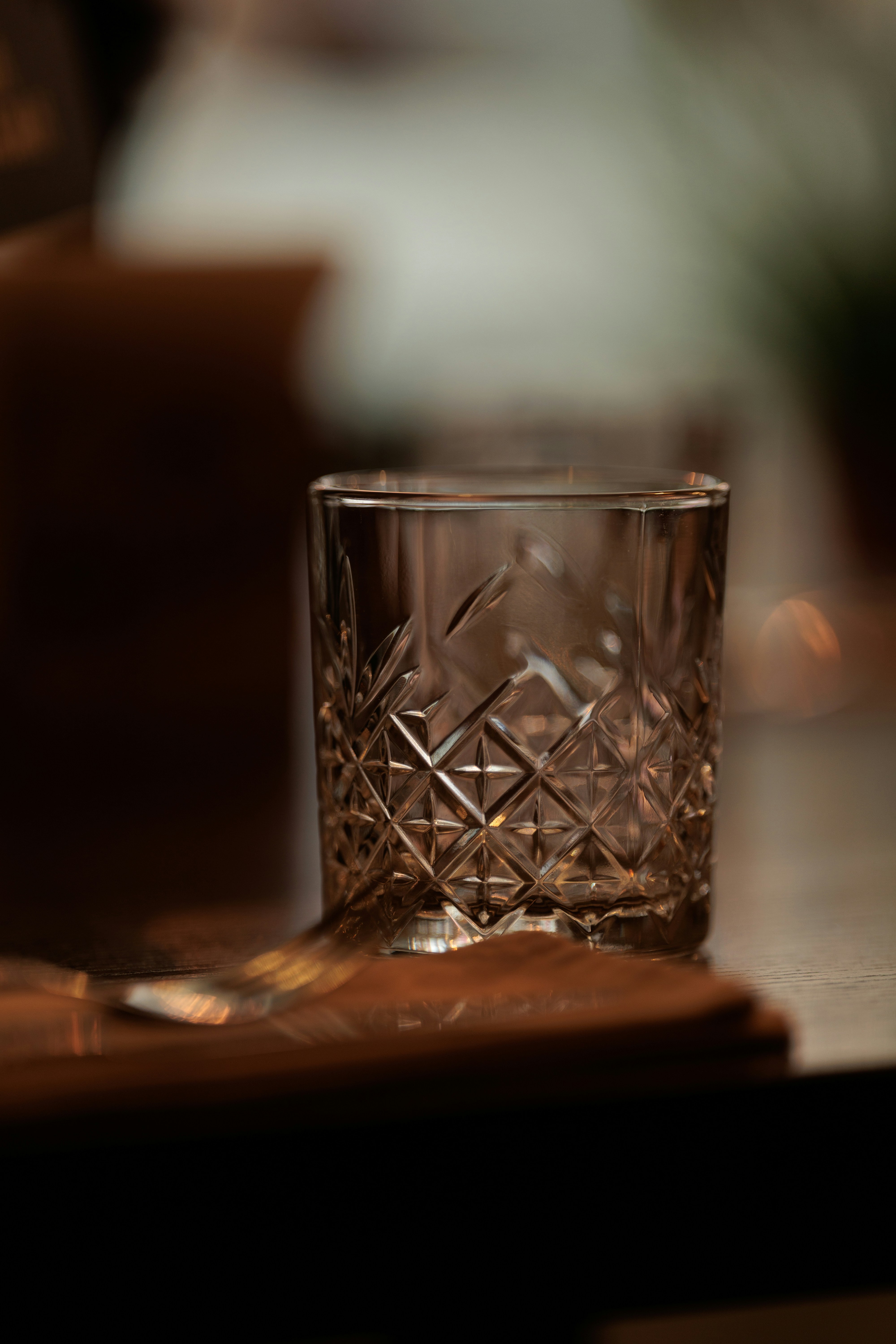Crystal Star on the Bar: A Geometric Glass in Soft Light