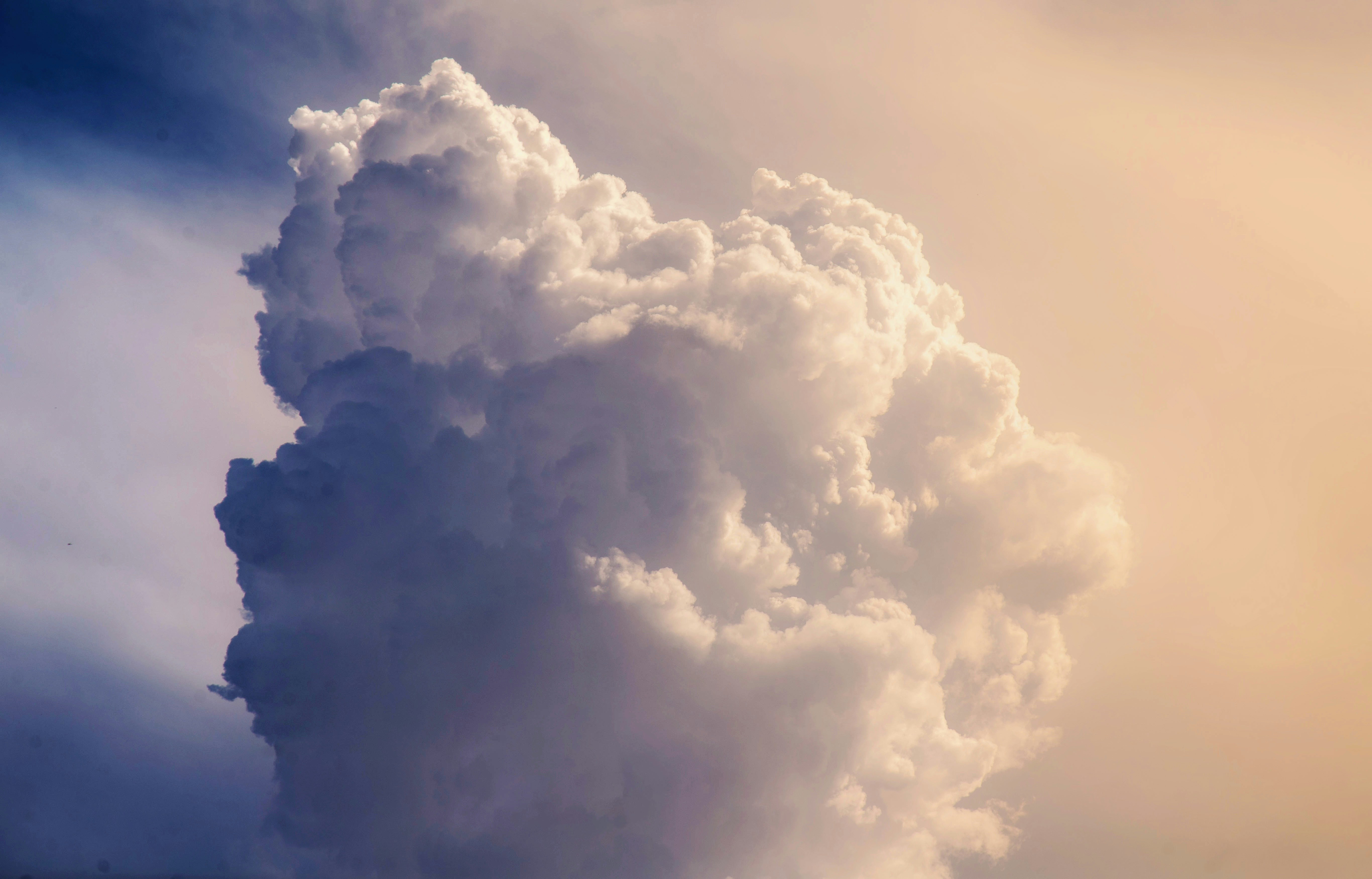 Cumulonimbus Edge: Soft Dawn Glow on a Towering Cloud