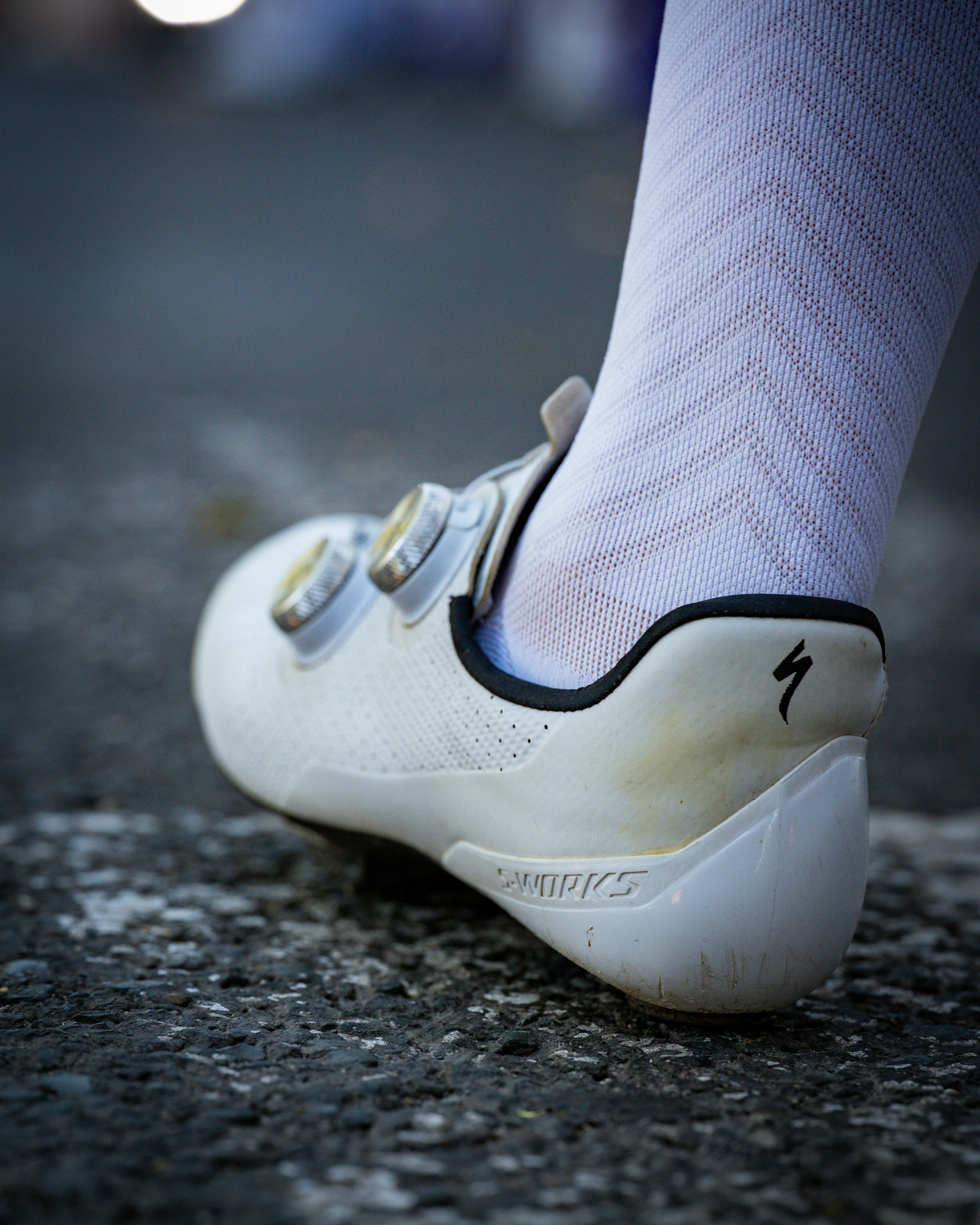 Sprint in White: The Heel That Carries the Moment