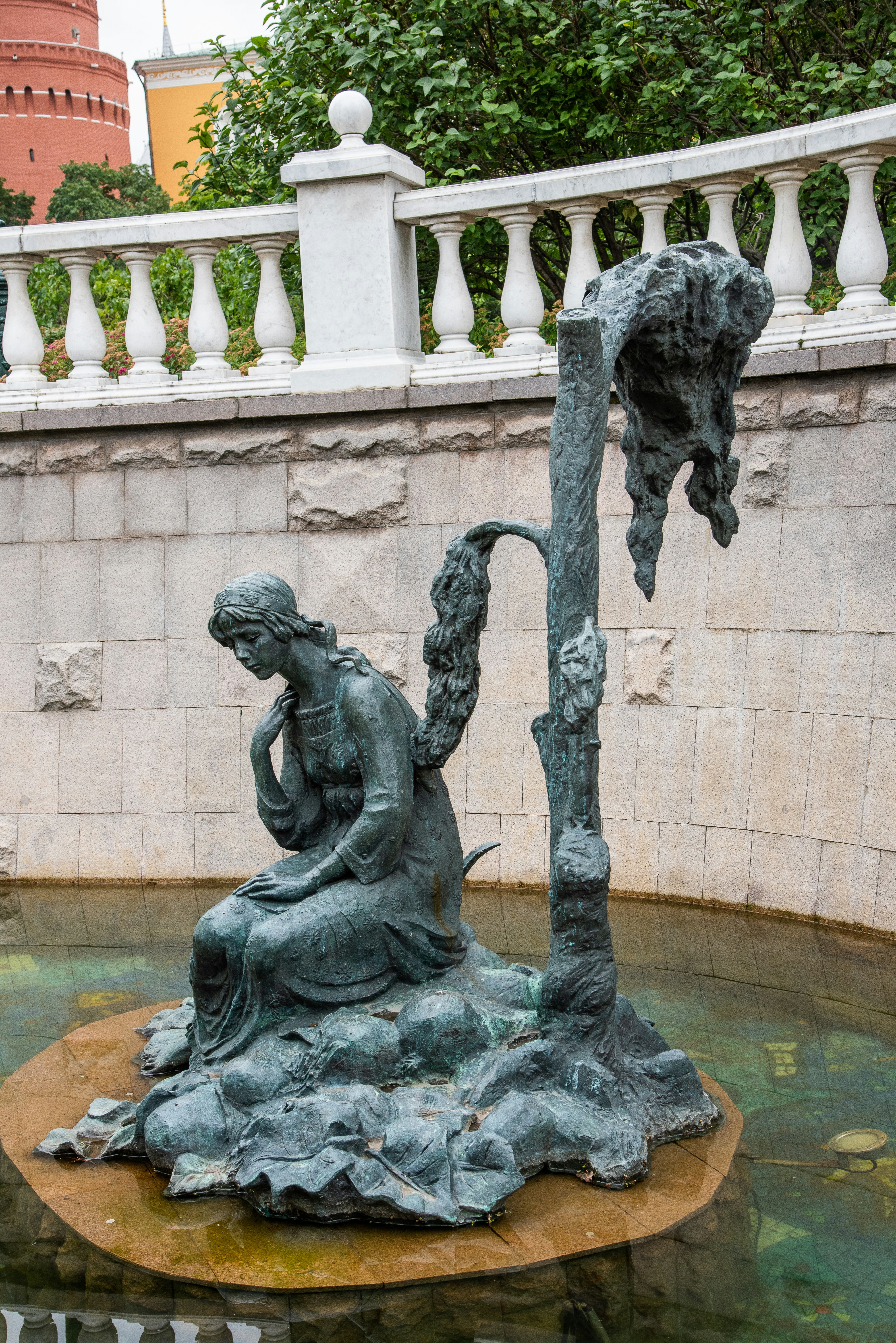 Sorrow by the Water: The Quiet Statue in a Sunlit Courtyard