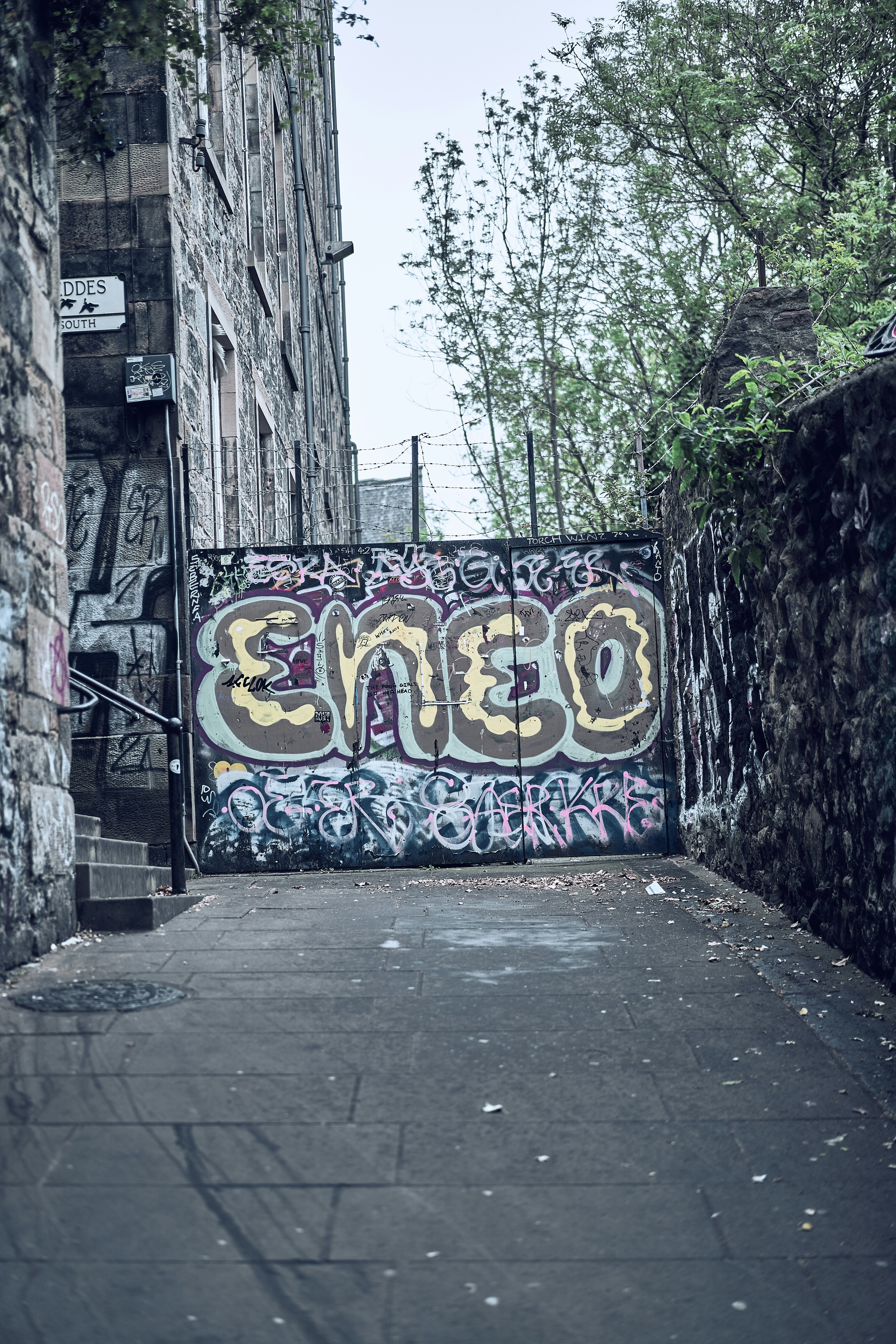 Graffiti Gatekeeper: Encio Lettering Across the Narrow Corridor