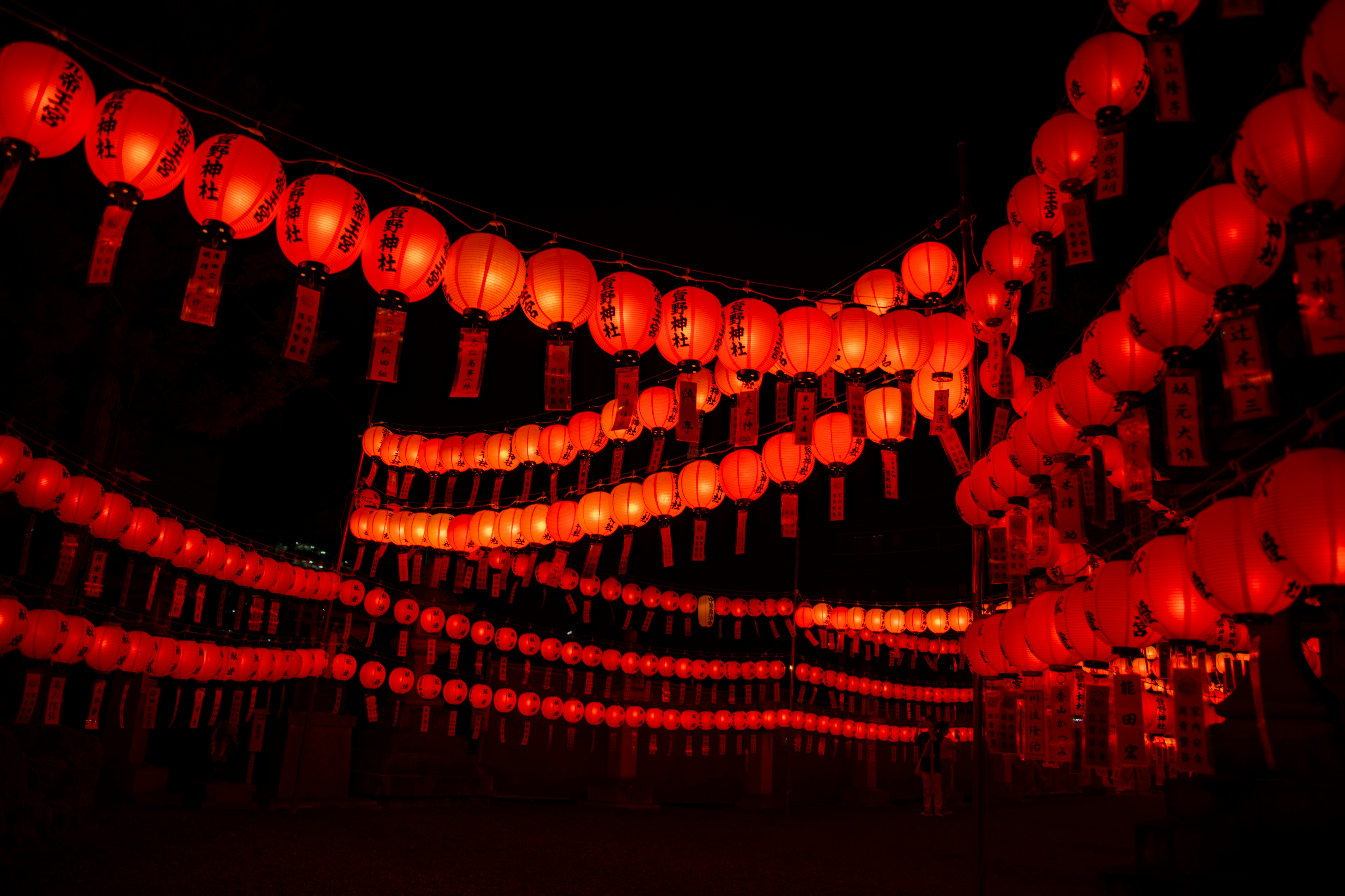 Red Lantern Corridor: Nightscape of Lantern Strings