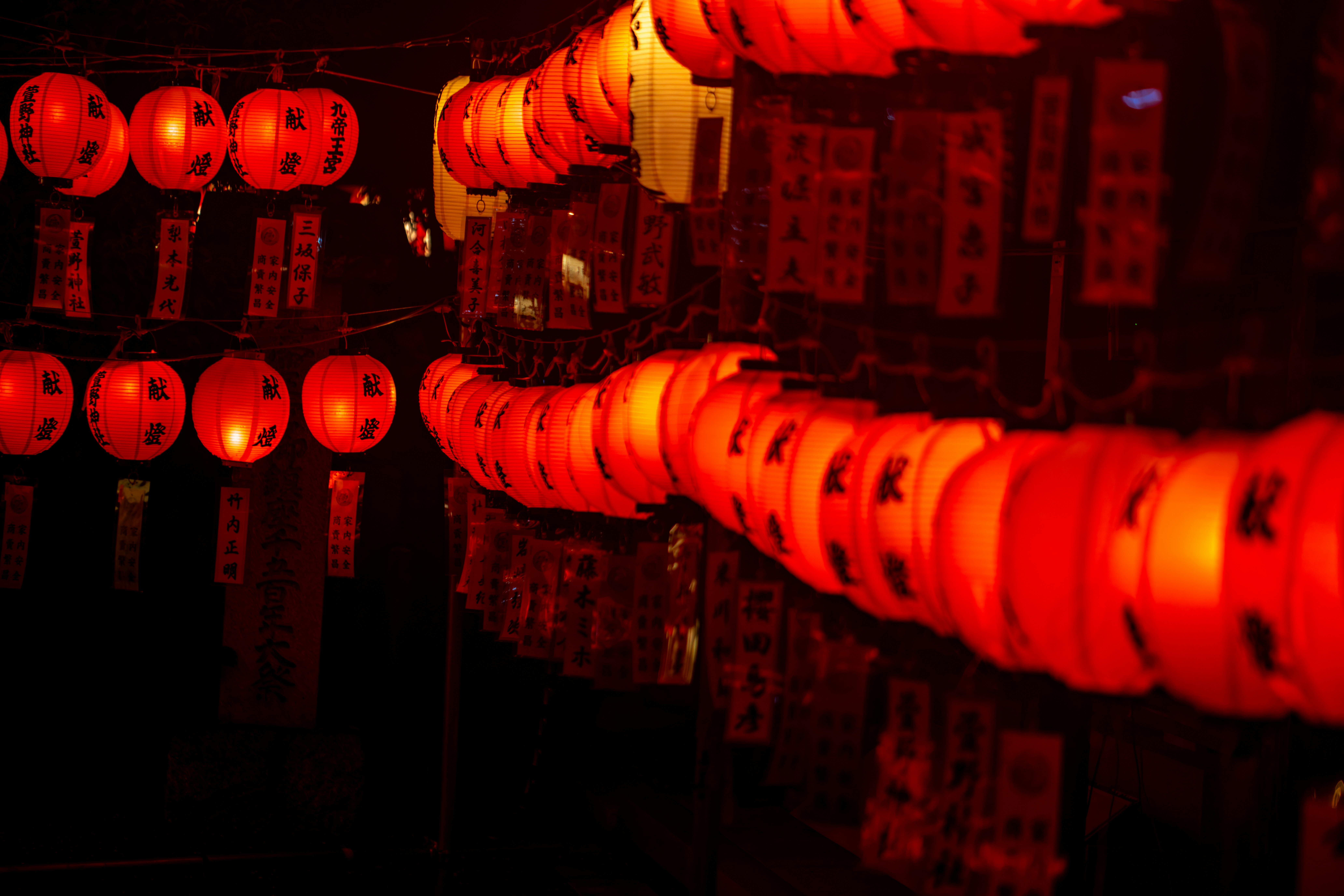 Crimson Lantern Corridor: Night Festival Glow