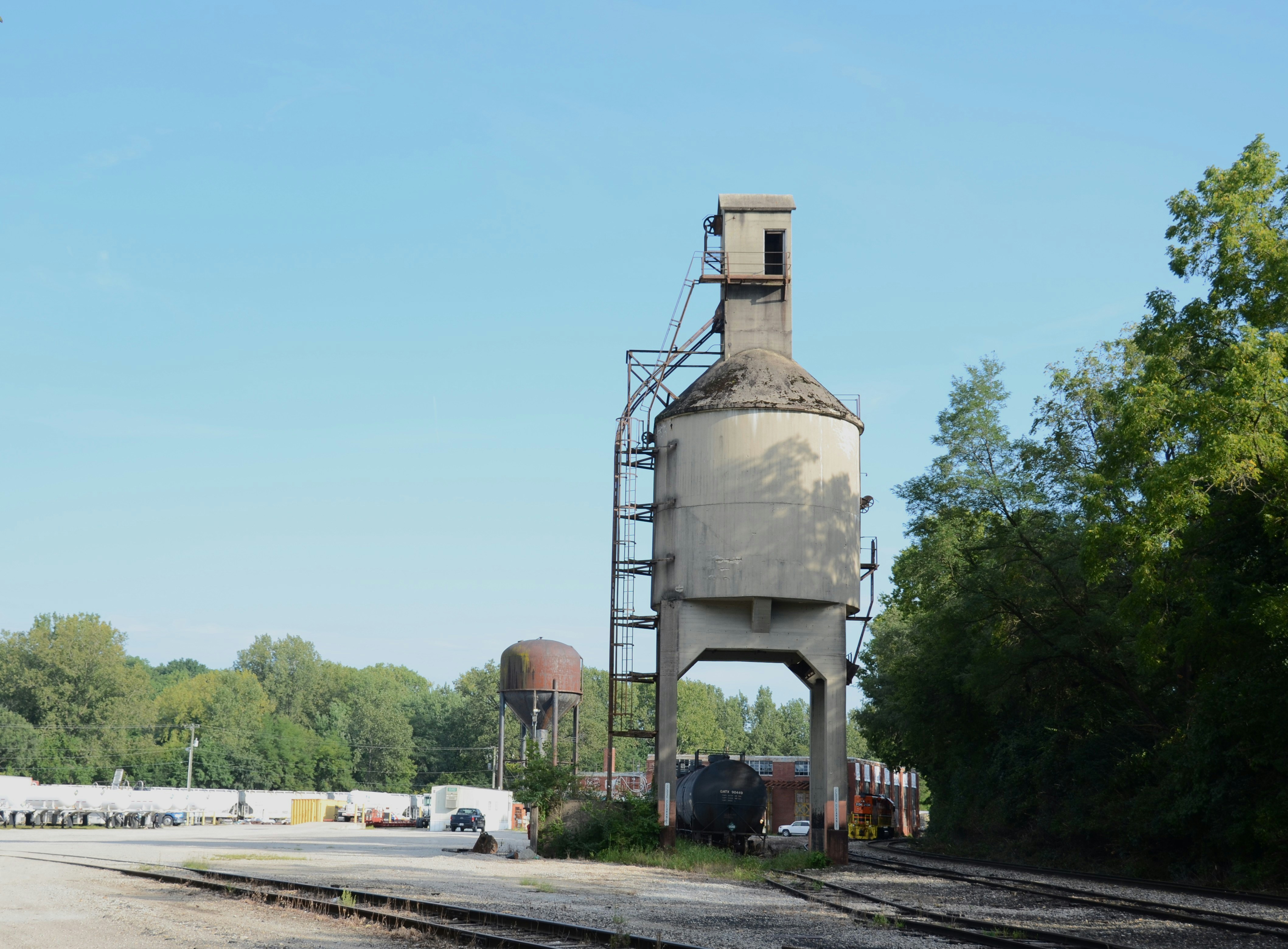 Industrial Silhouette: A Weathered Grain Silo Dominates the Rail Yard