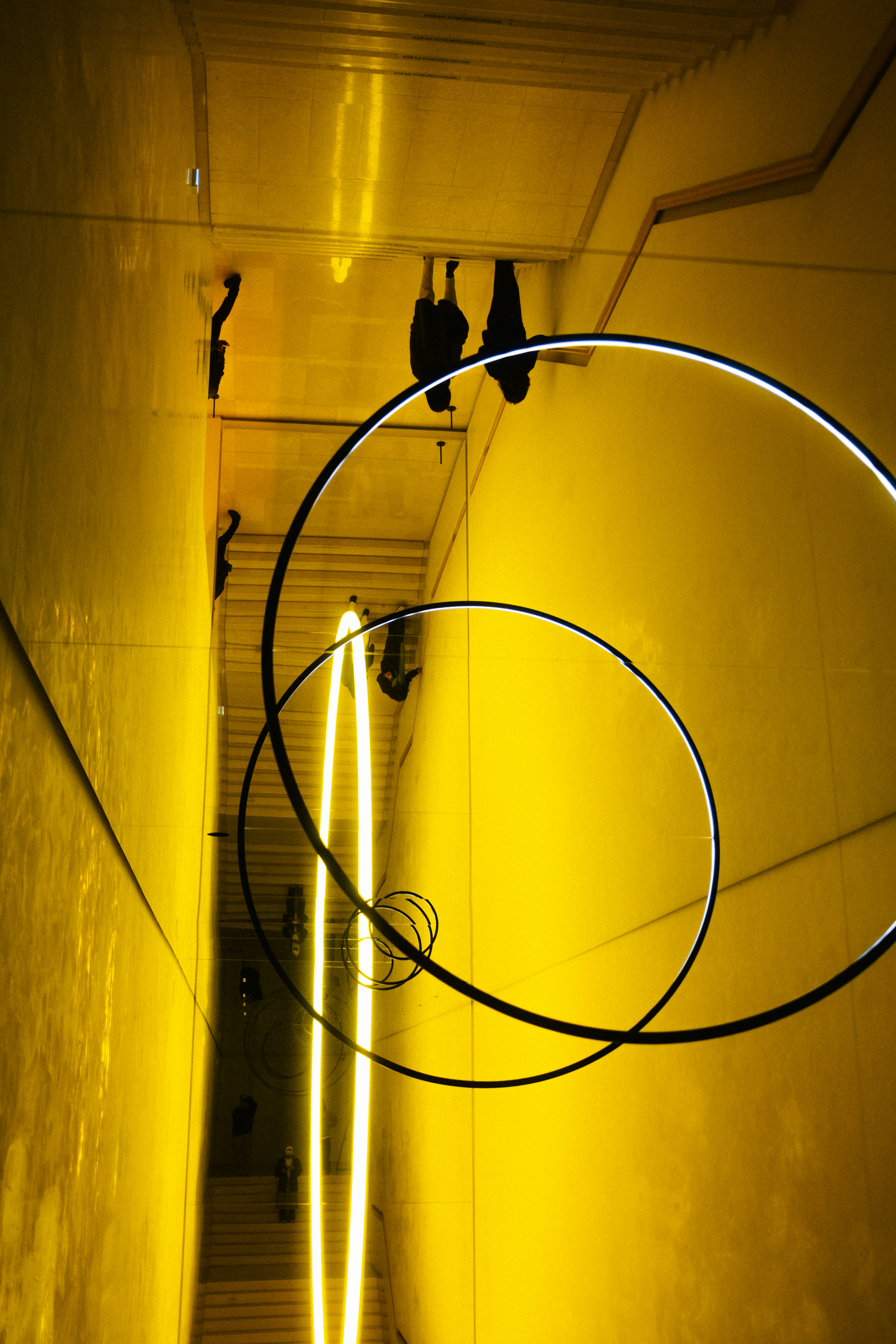 Circular Echoes in a Yellow Corridor