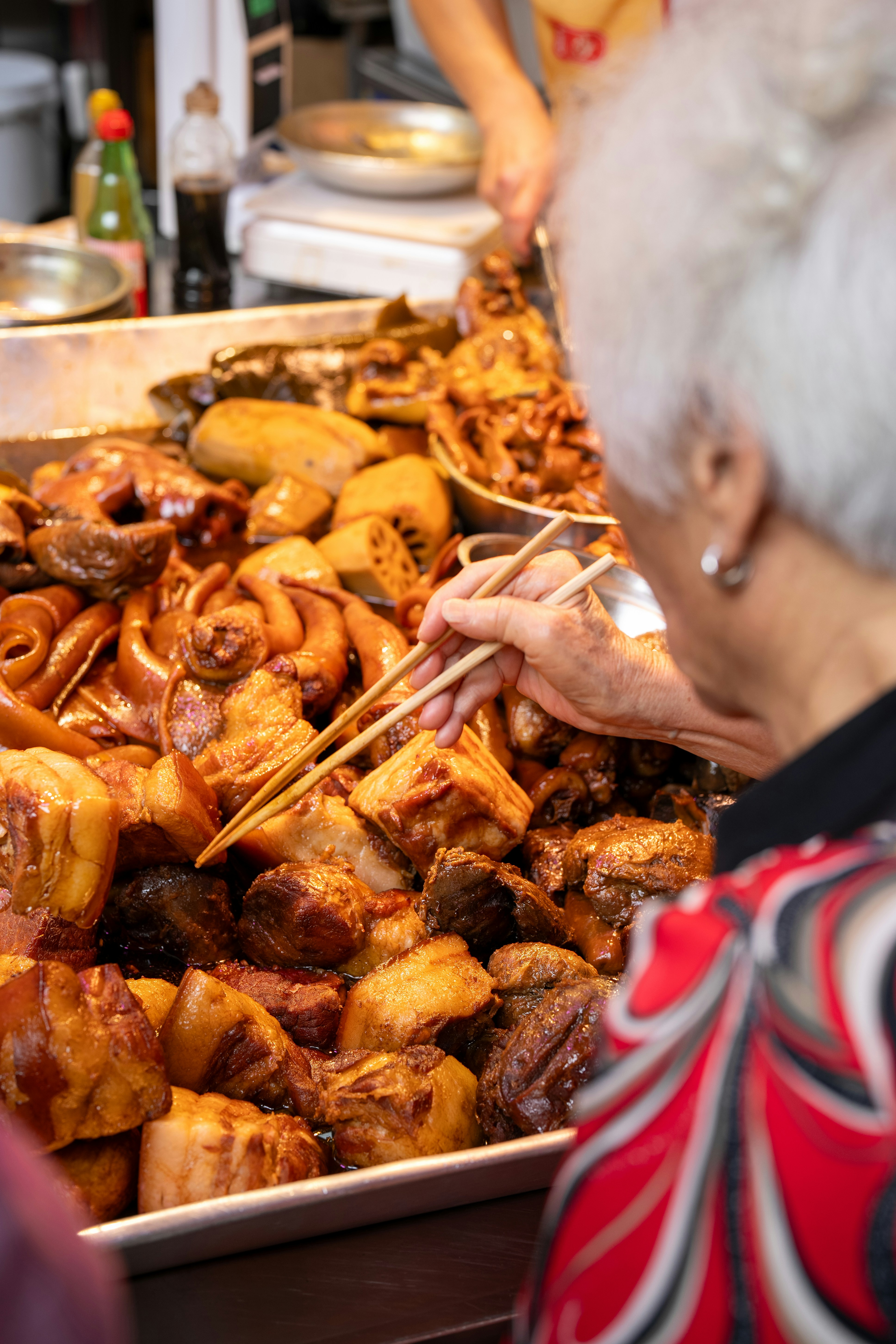 Chopsticks at the Glaze: A Market Vendor’s Fry-House Moment