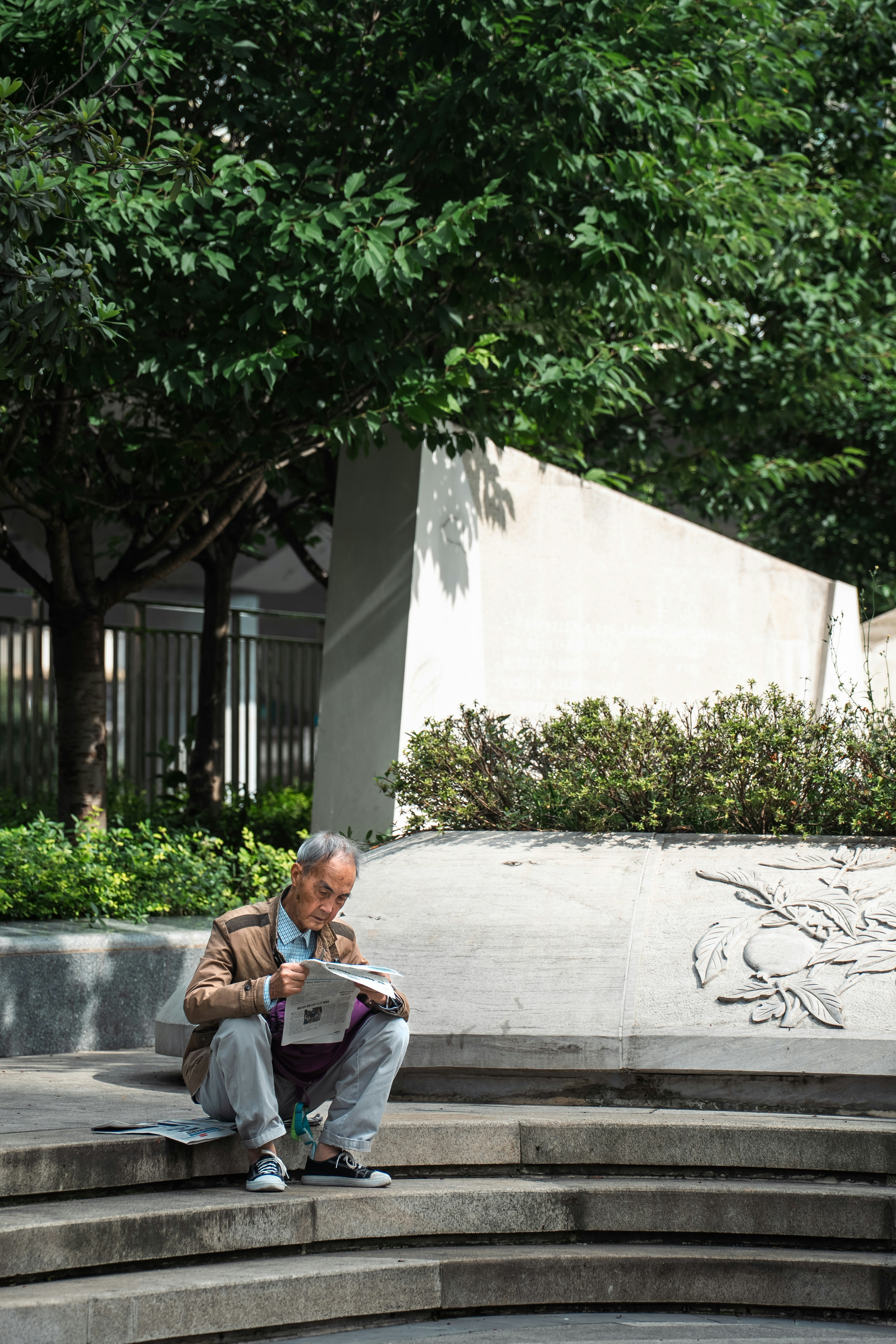 Old Reader on the Steps