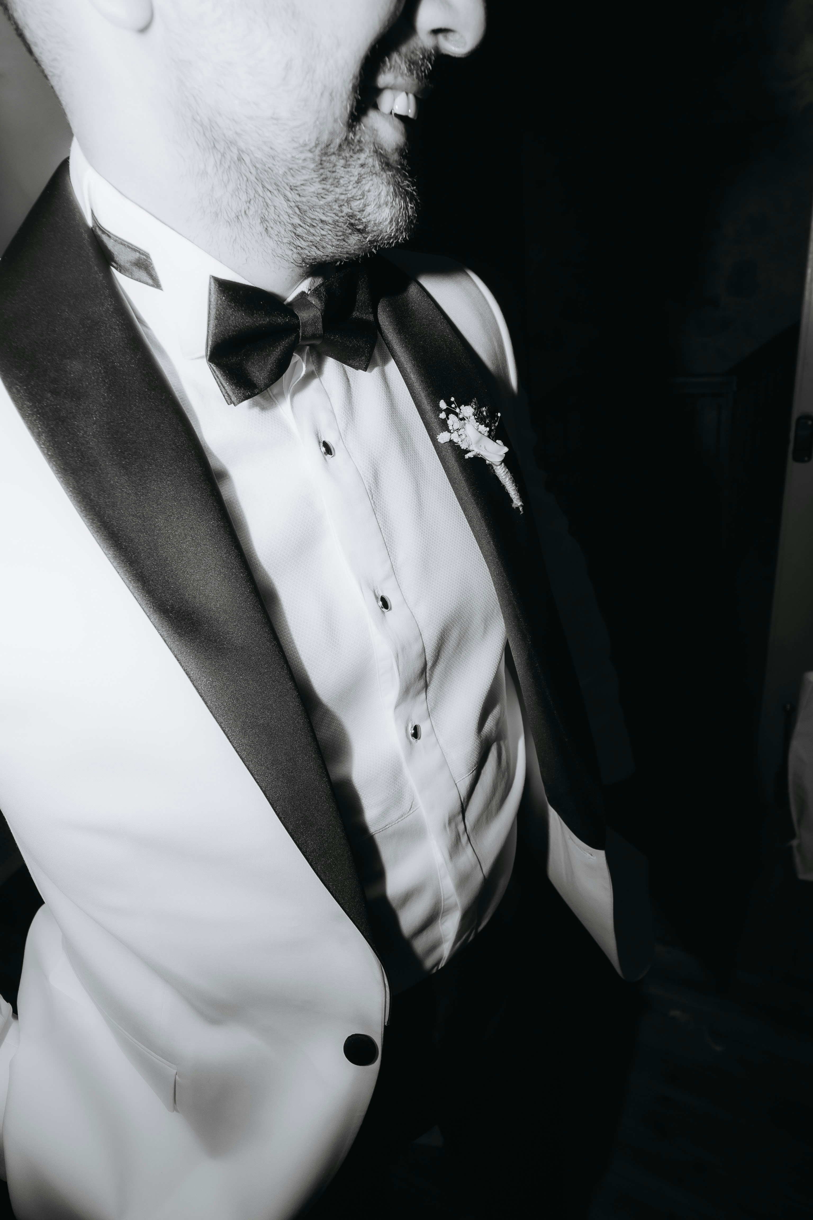 Midnight Elegance: A Groom in Velvet Black-Tie Portrait