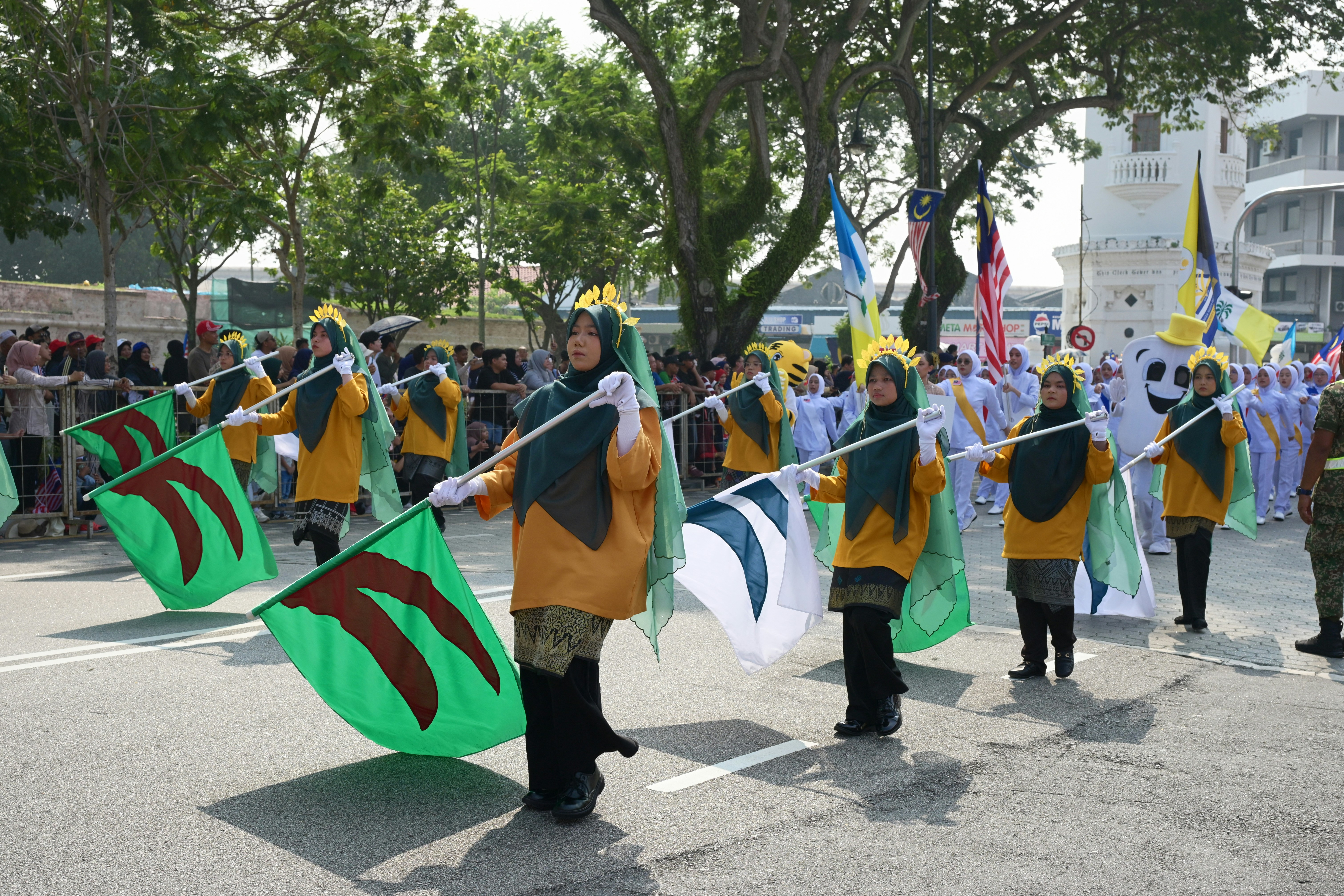 Green-and-gold Banner Parade Step