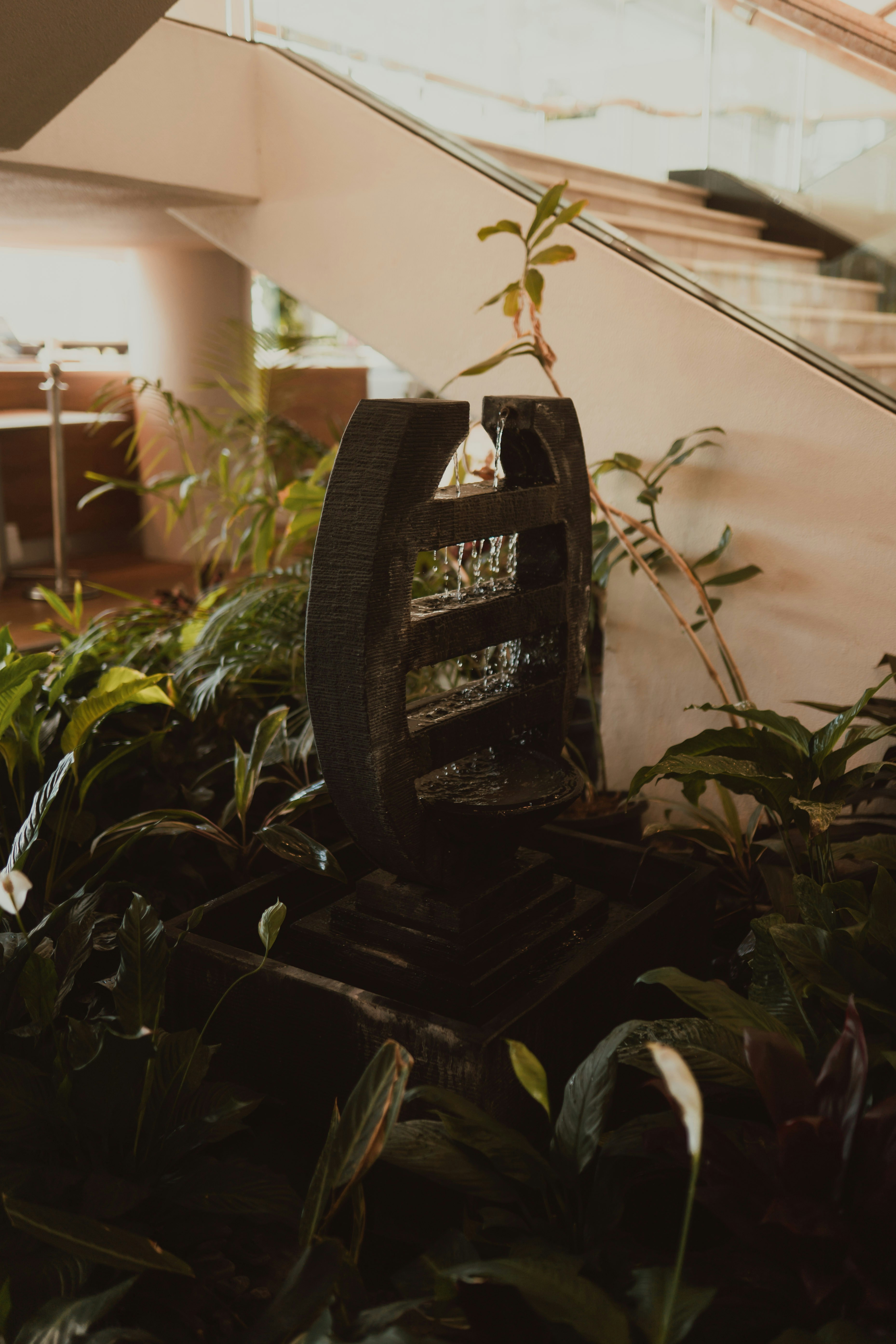 Water Courtyard Sculpture: A Quiet Greeneroom Beneath an Escalator