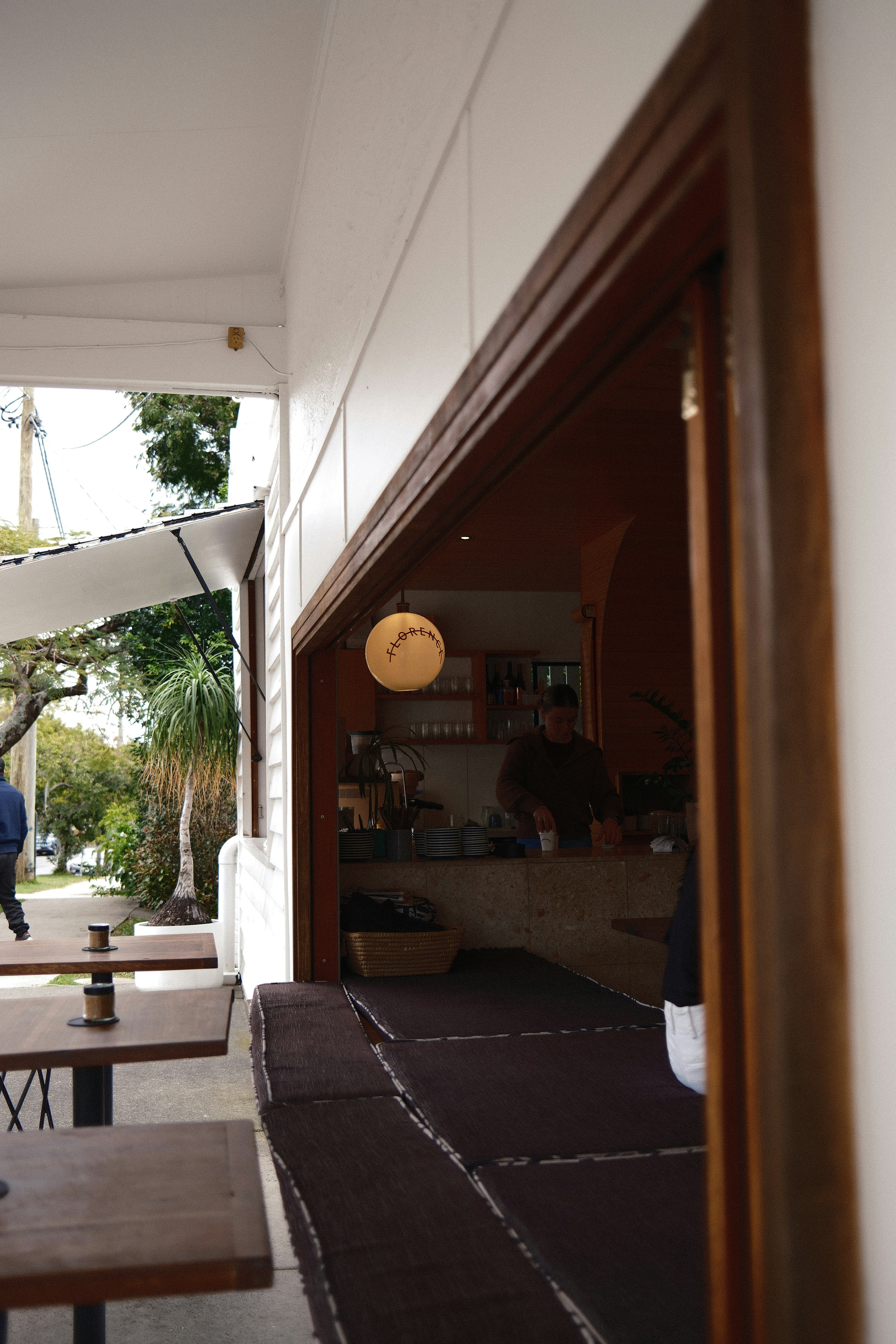 Open Kitchen, Quiet Morning: An Outdoor Café Woven into a White-Washed Veranda