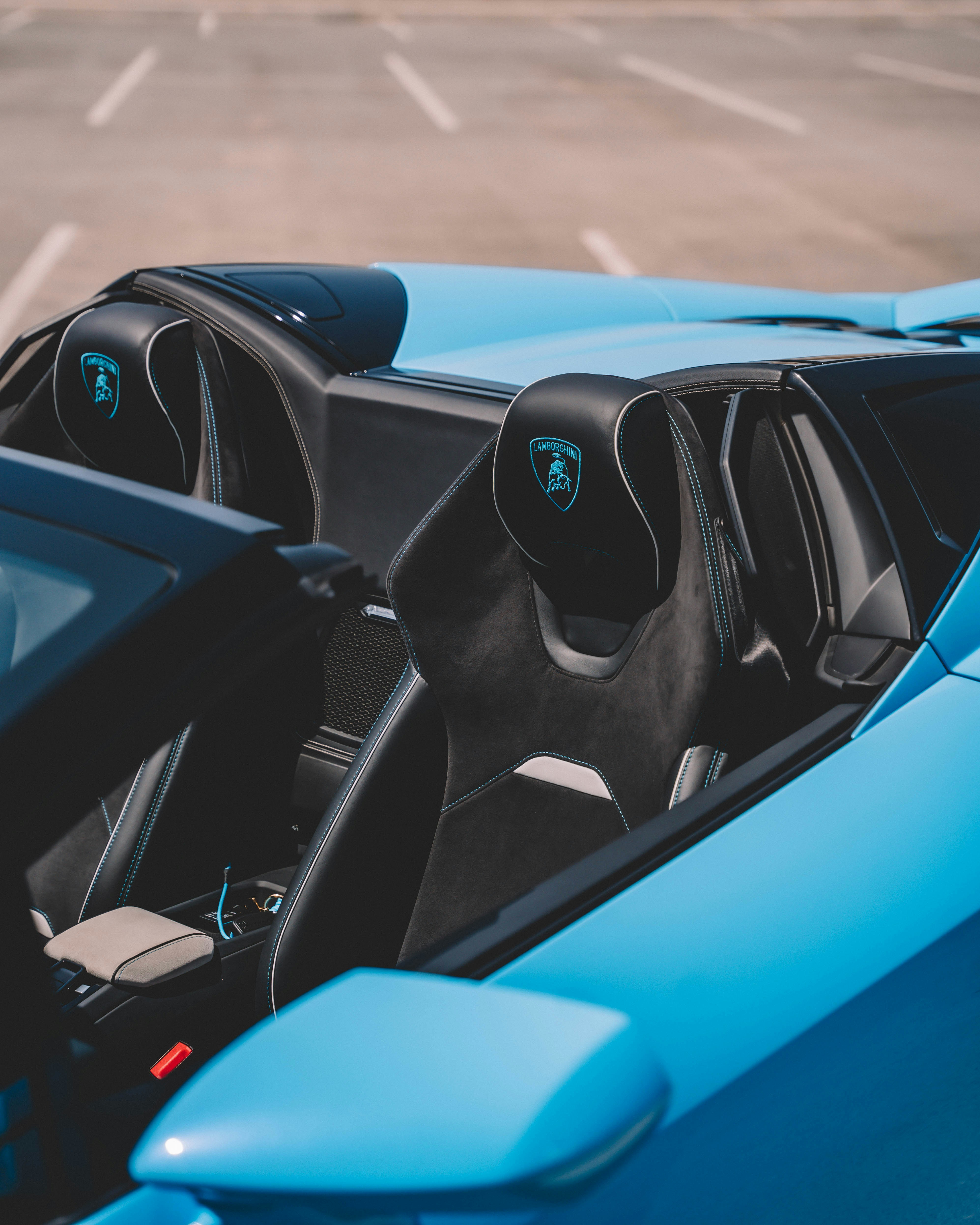Blue Lamborghini Roadster: Comfortably Writ in Carbon and Satin