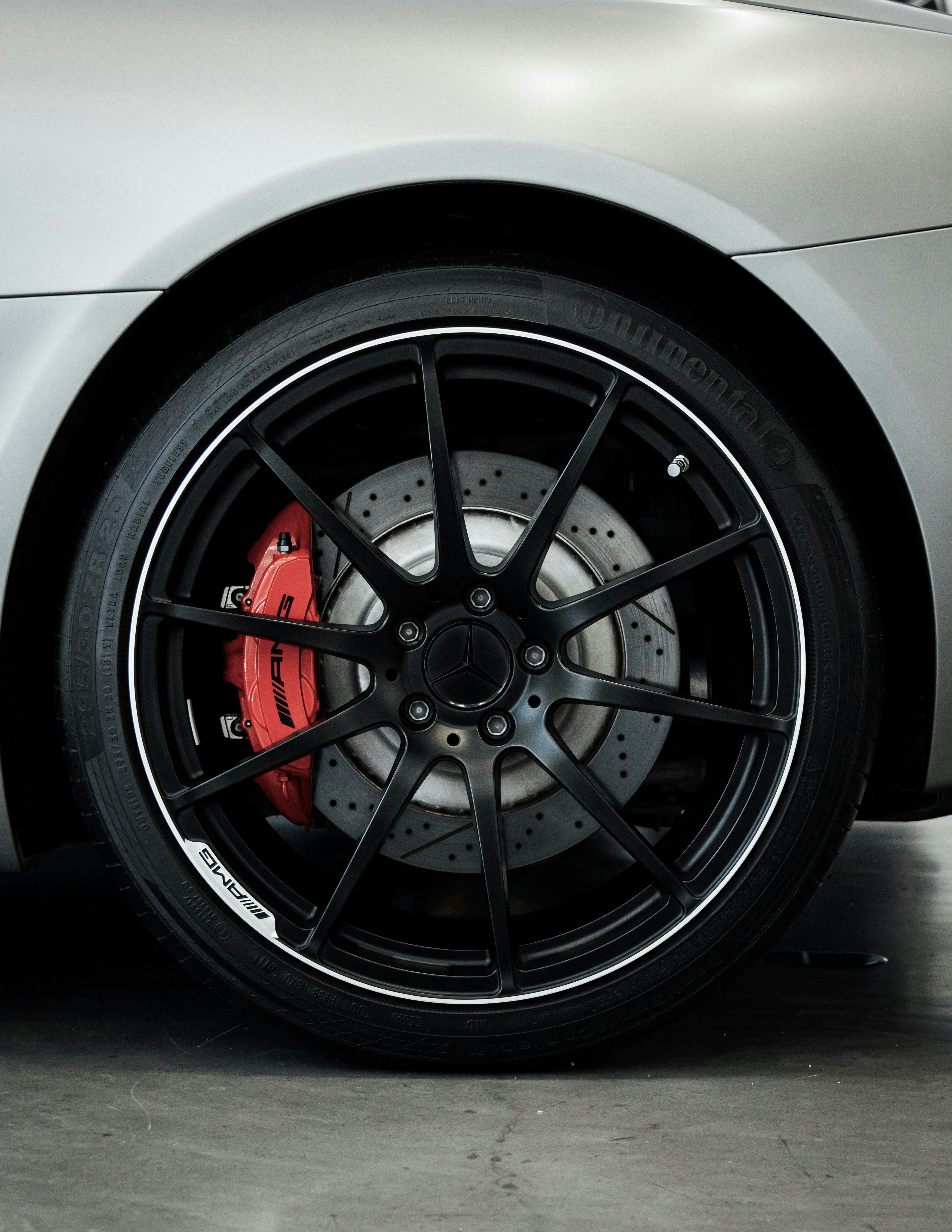 Red Brembo Caliper and Vented Rotor: A Close-Up of a High-Performance Wheel