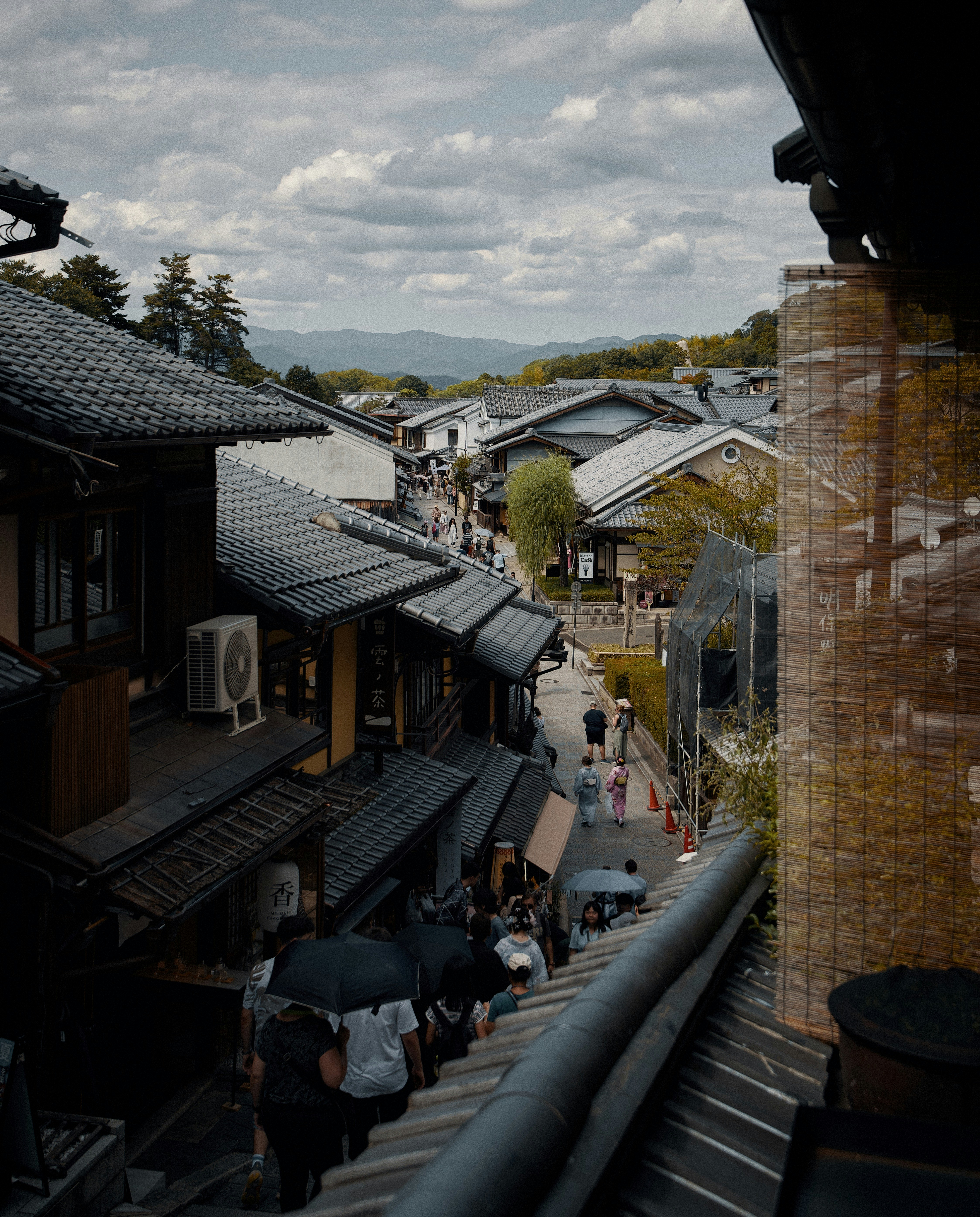 A Gently Sloped Alley of Tradition