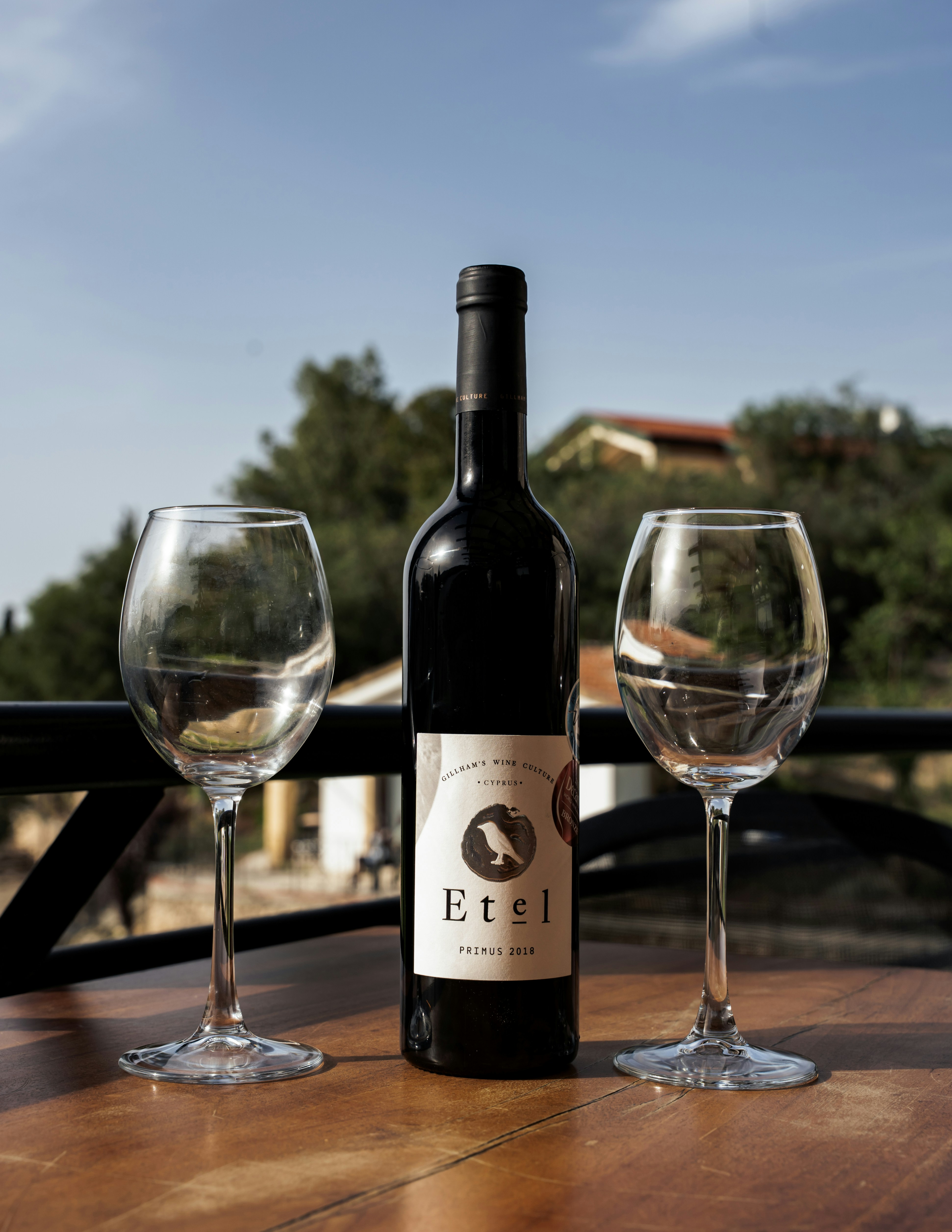 Etél on the Terrace: A Bottled Moment Between Two Glasses