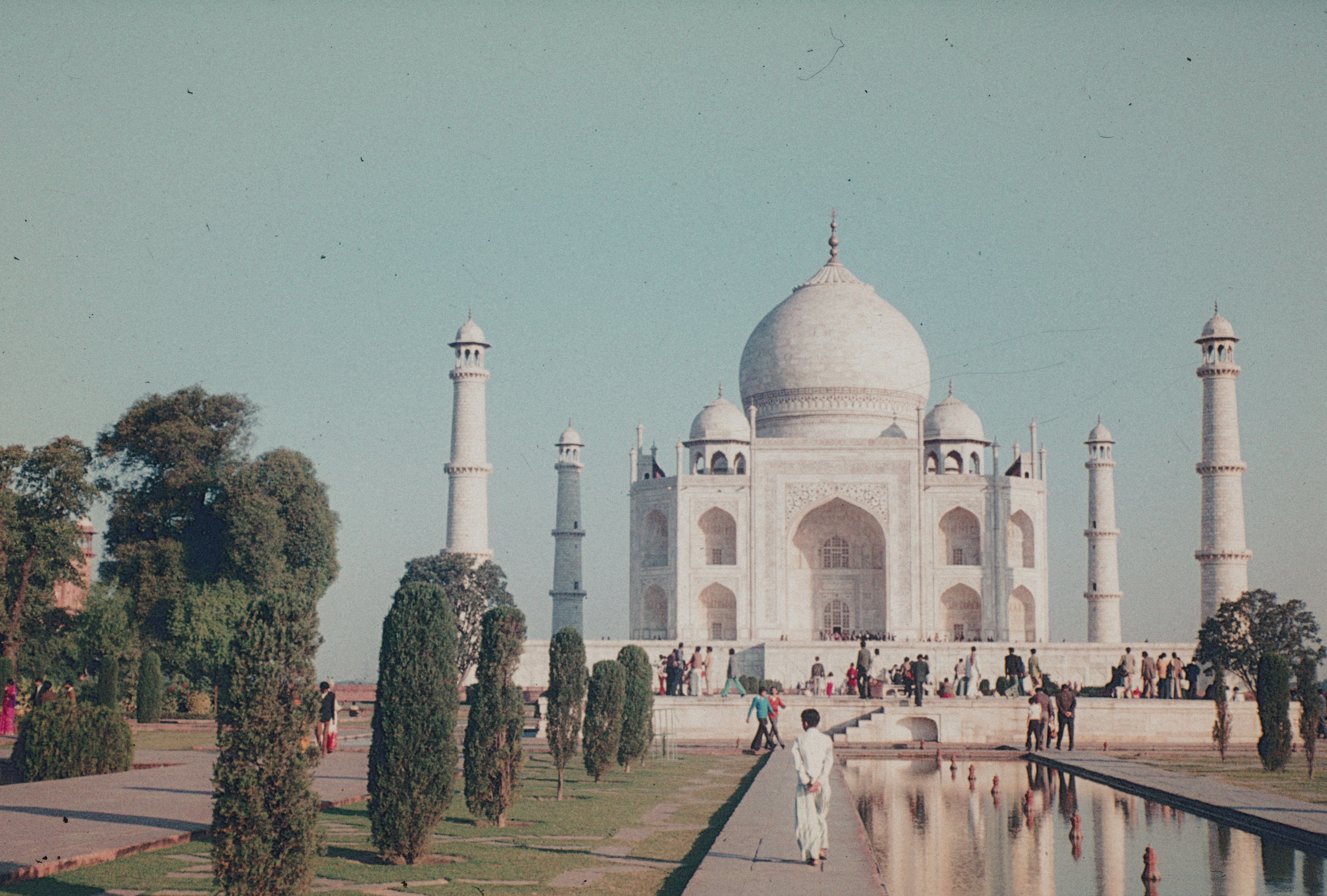White Marble Grandeur: Taj Mahal Awakens Under Morning Light