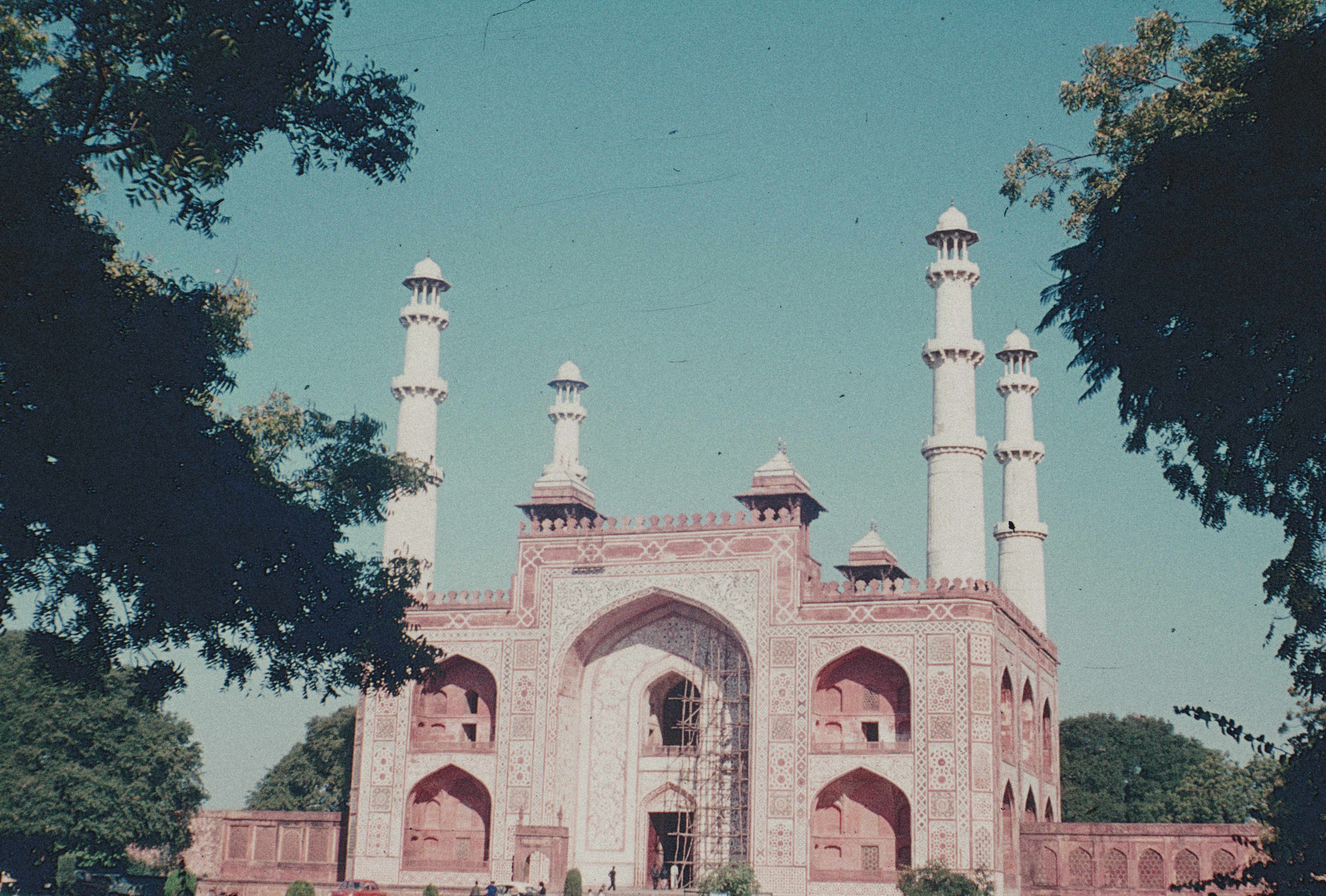Gateway to the Mughal Dream: The Tombed Arch under a Clear Sky