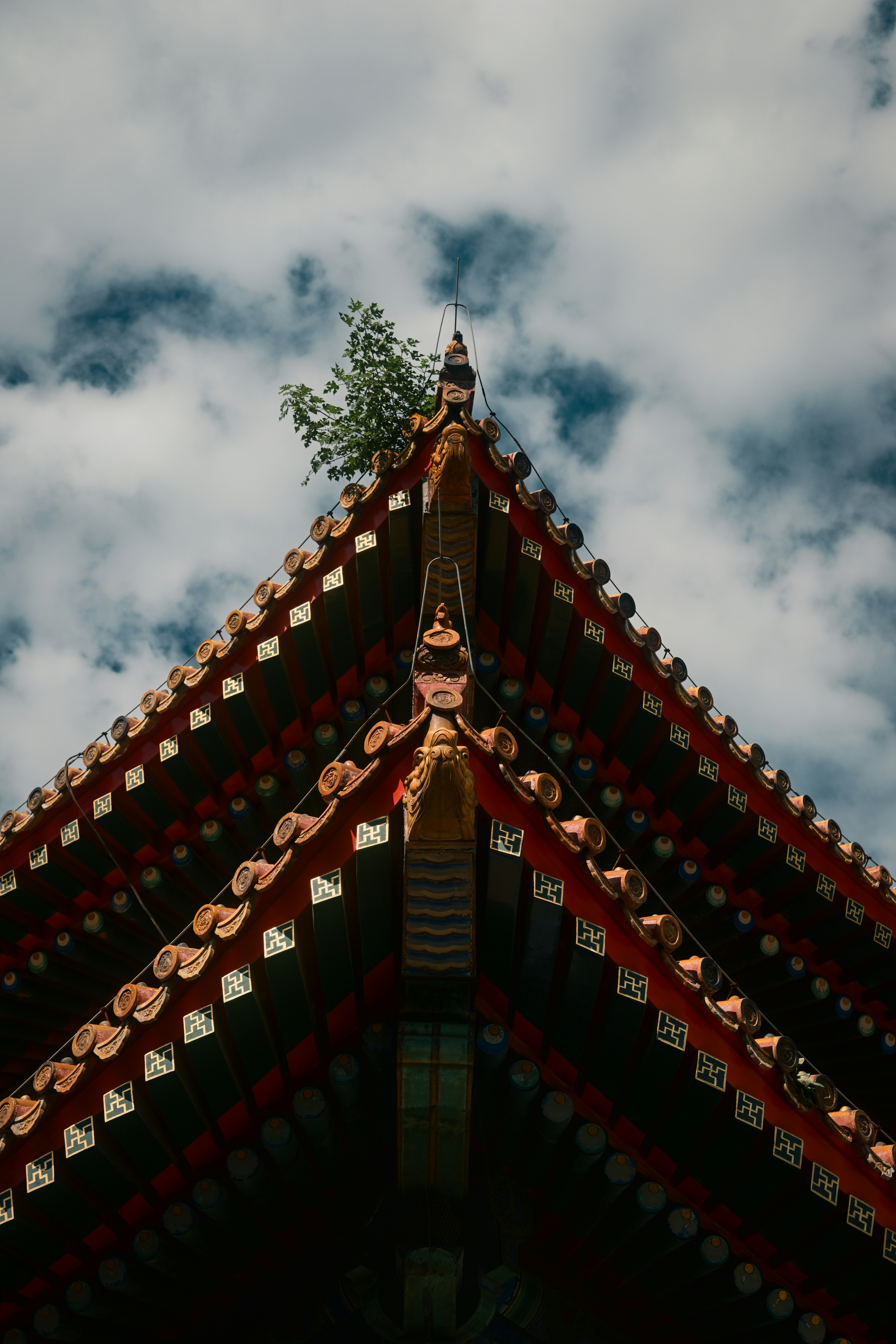 Temple Roof Convergence: A Peak of Red and Sky